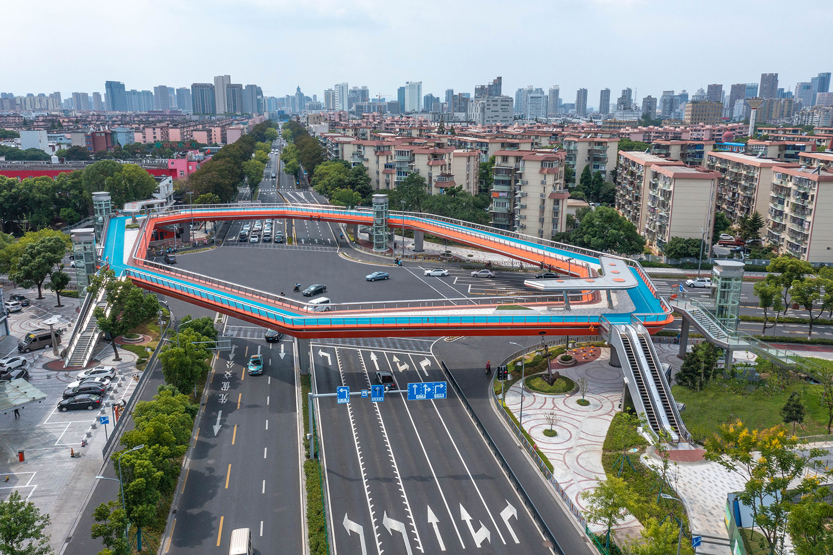 ”Floating Island” Xingning Road Pedestrian Overpass by Creationary City ...