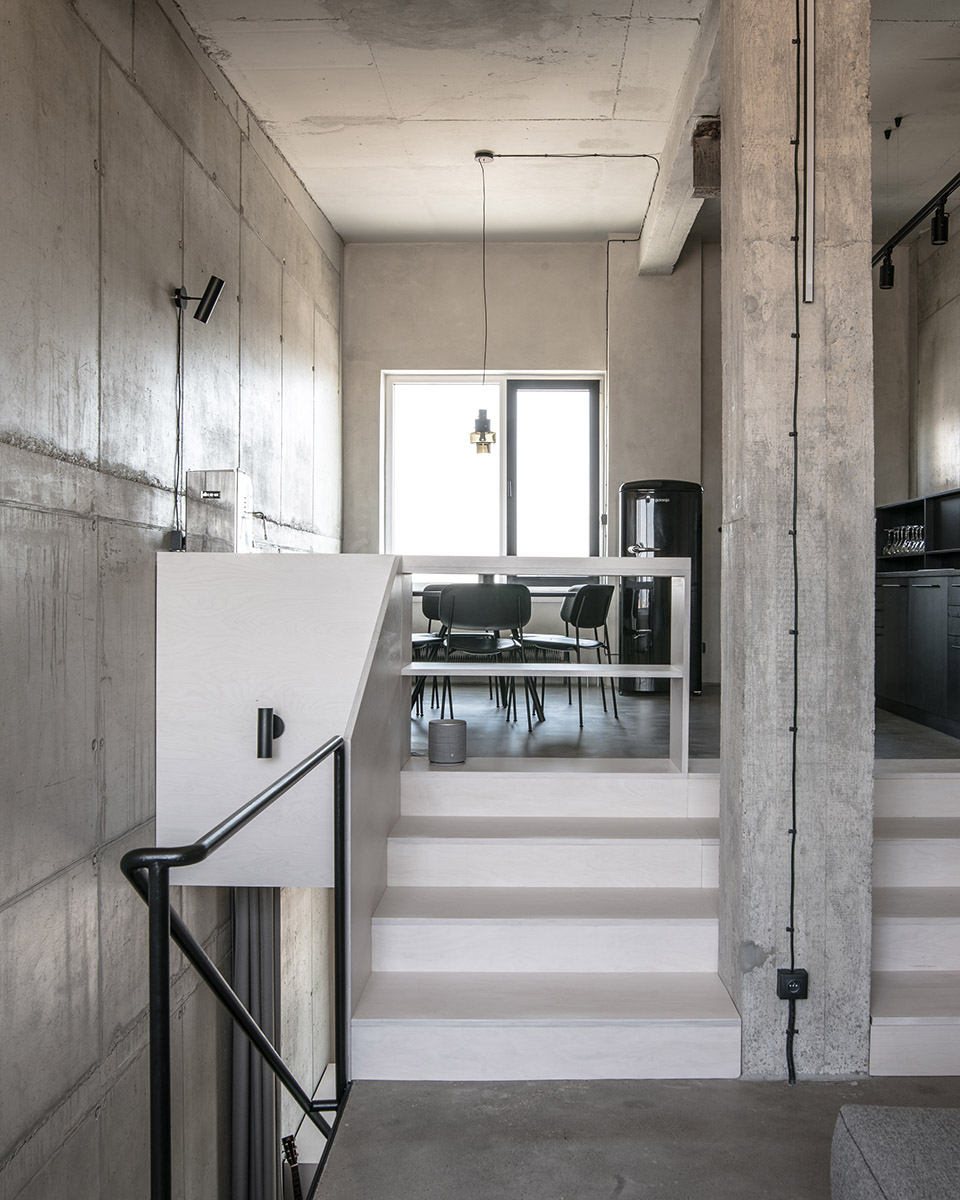 Mlynica loft apartment by Juraj Hubinský & Kuklica Smerek Architekti ...