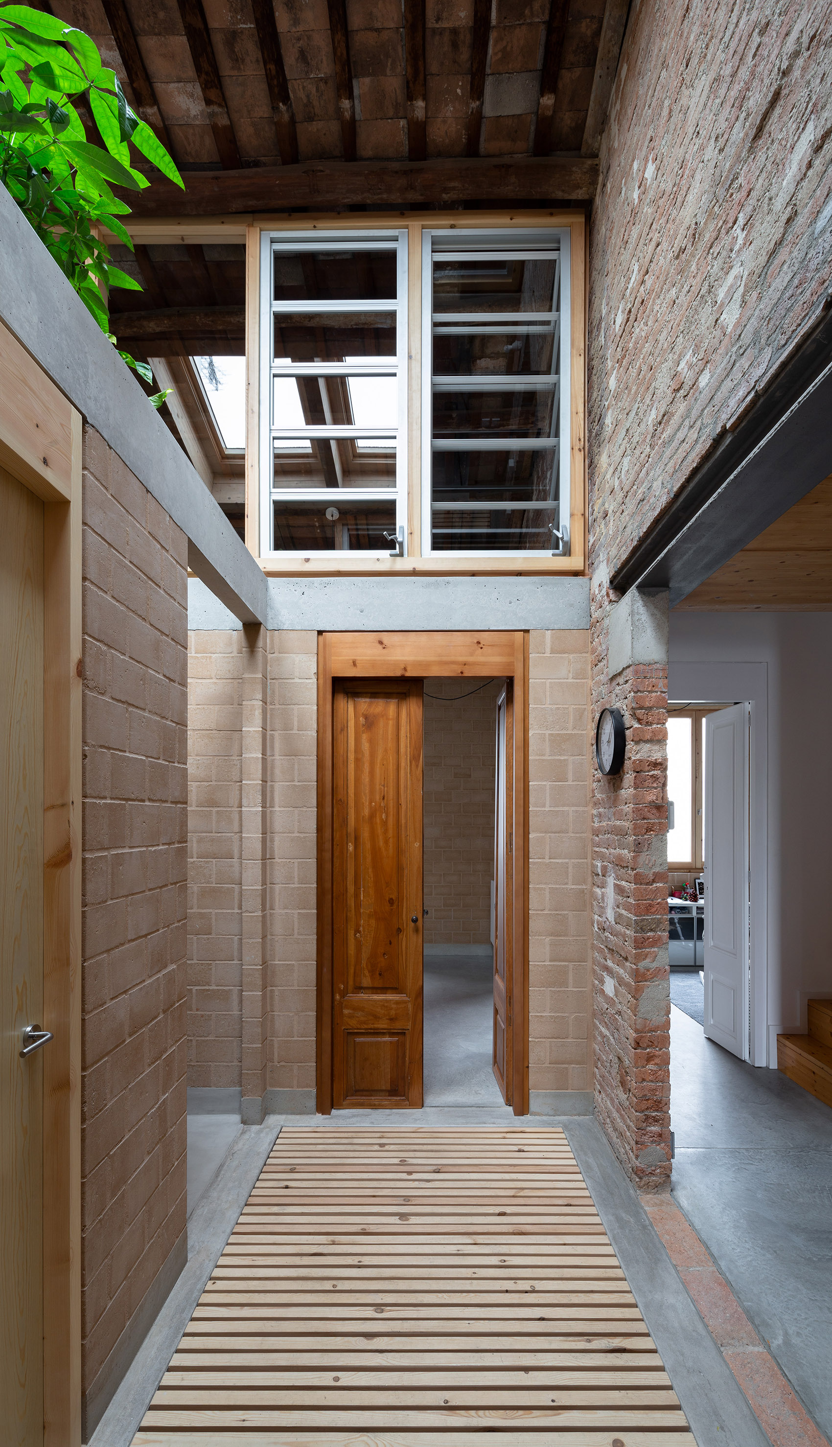 Rehabilitation of two adjoining houses Installation by Arqbag - 谷德设计网