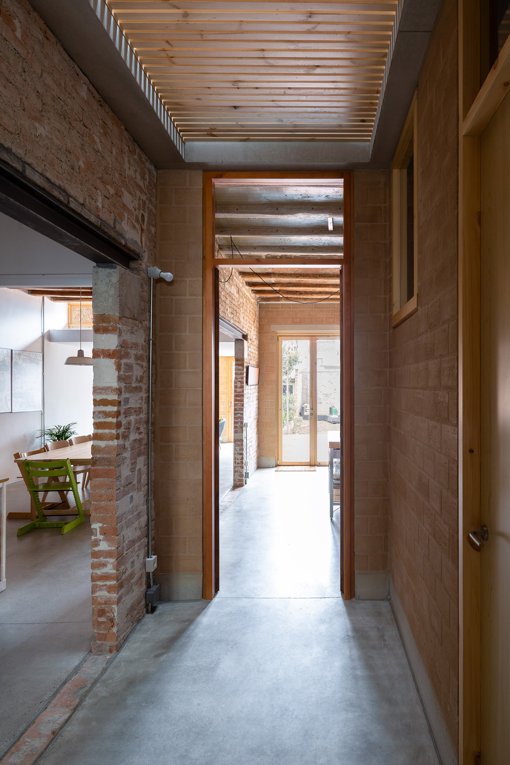 Rehabilitation of two adjoining houses Installation by Arqbag - 谷德设计网