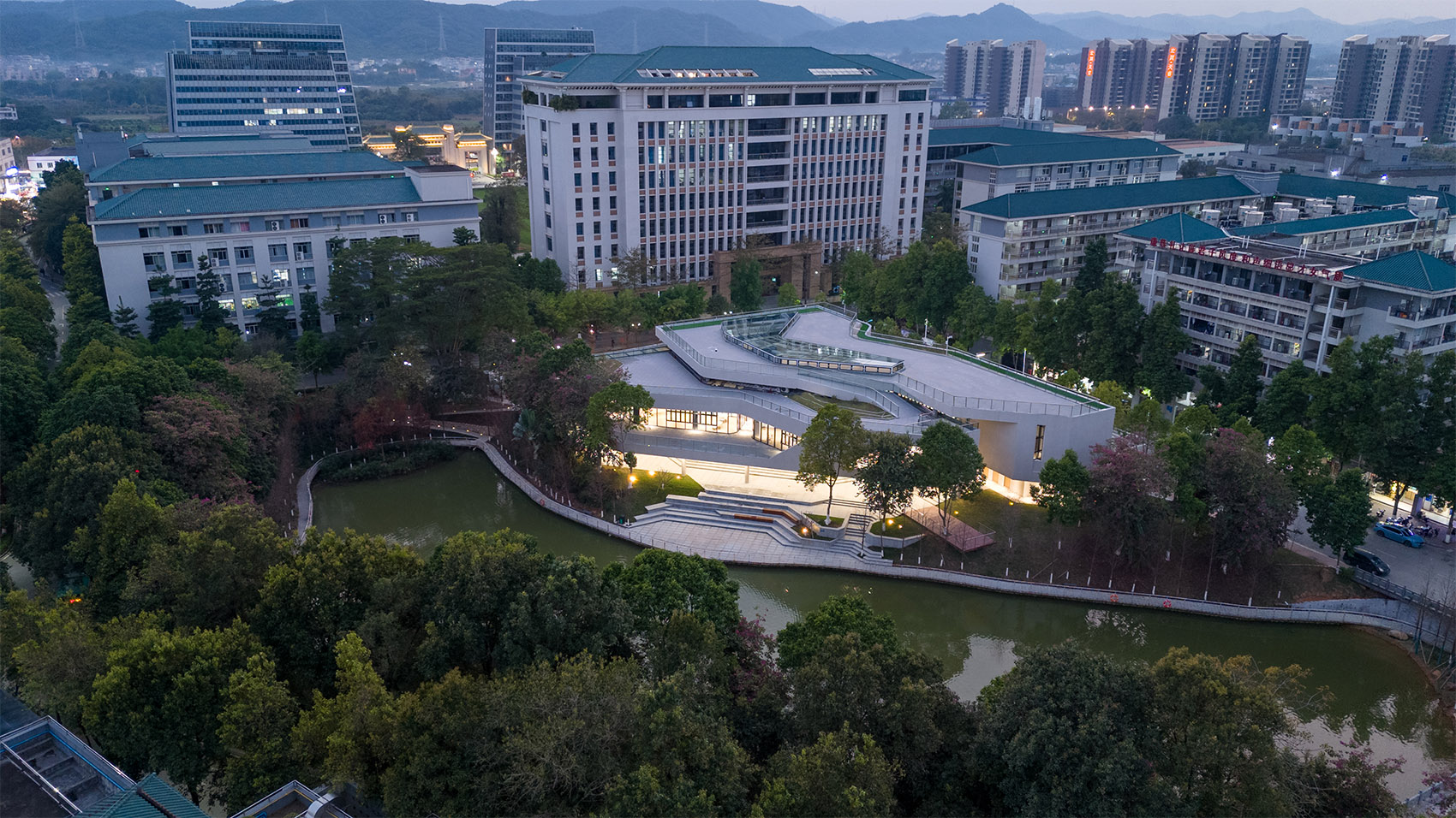 Creative Practice of the Student Activity Center of Huaxia Vocational College by The Research ...