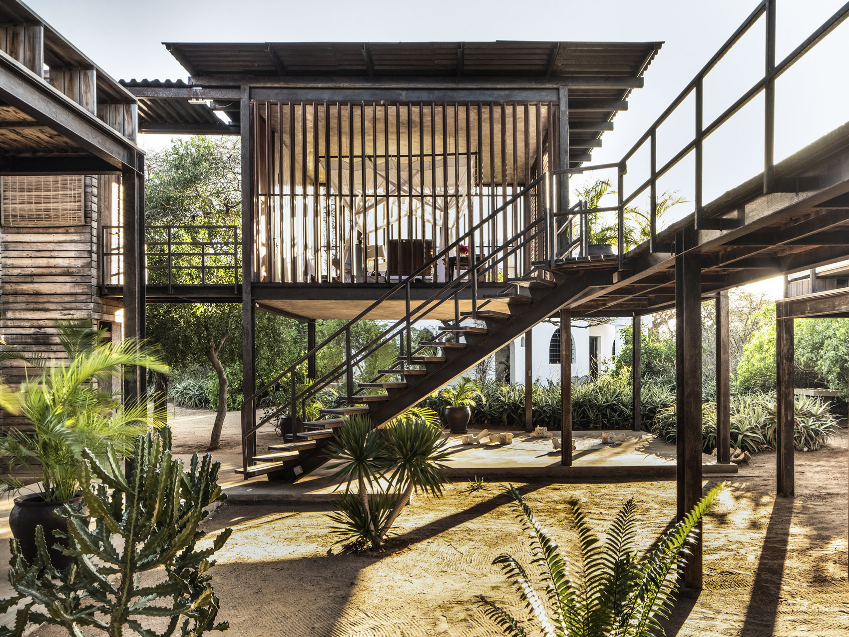 Falcon House by PAT. architetti associati - 谷德设计网