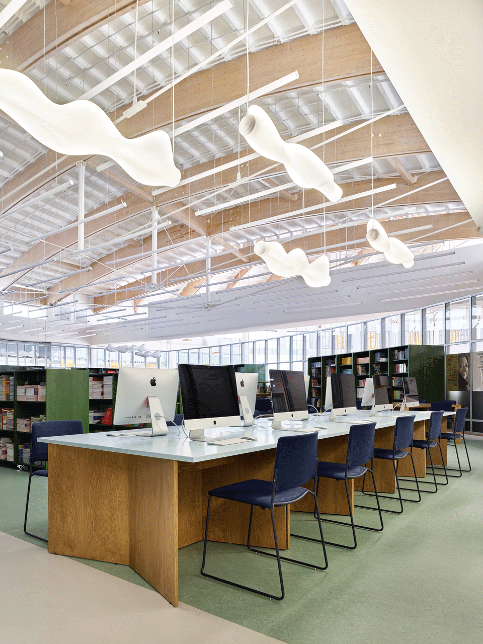 SKOLKOVO International Gymnasium Library by FORM Bureau - 谷德设计网