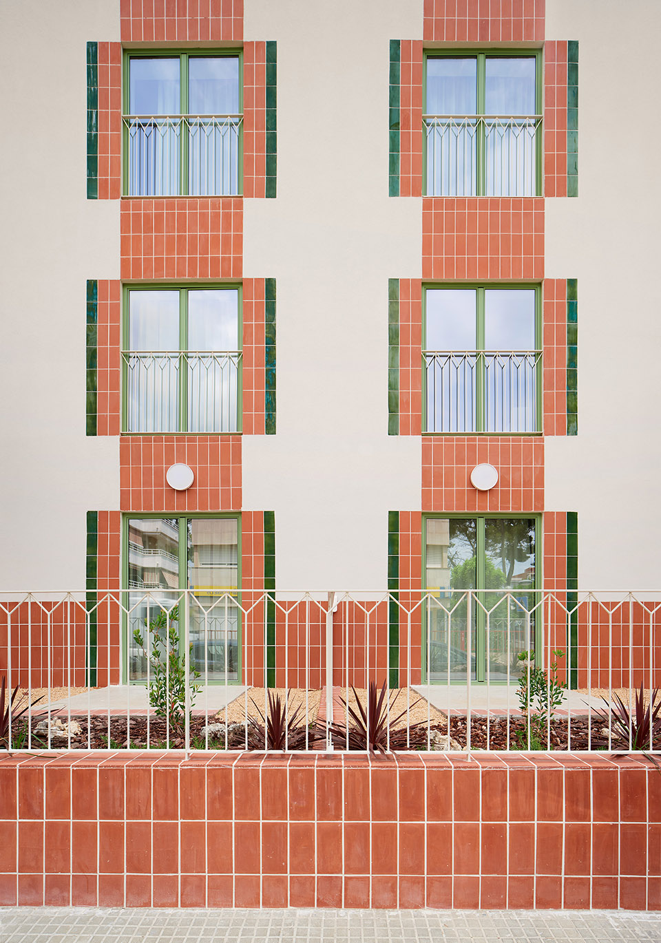 Transformation of an abandoned building into 27 apartments by NUA ...
