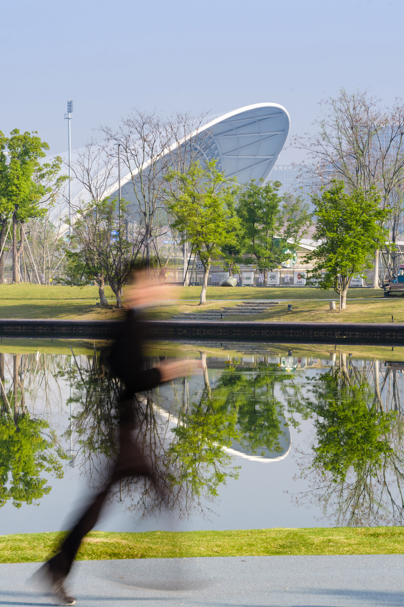 Field Hockey Stadium by Archi-Tectonics - 谷德设计网