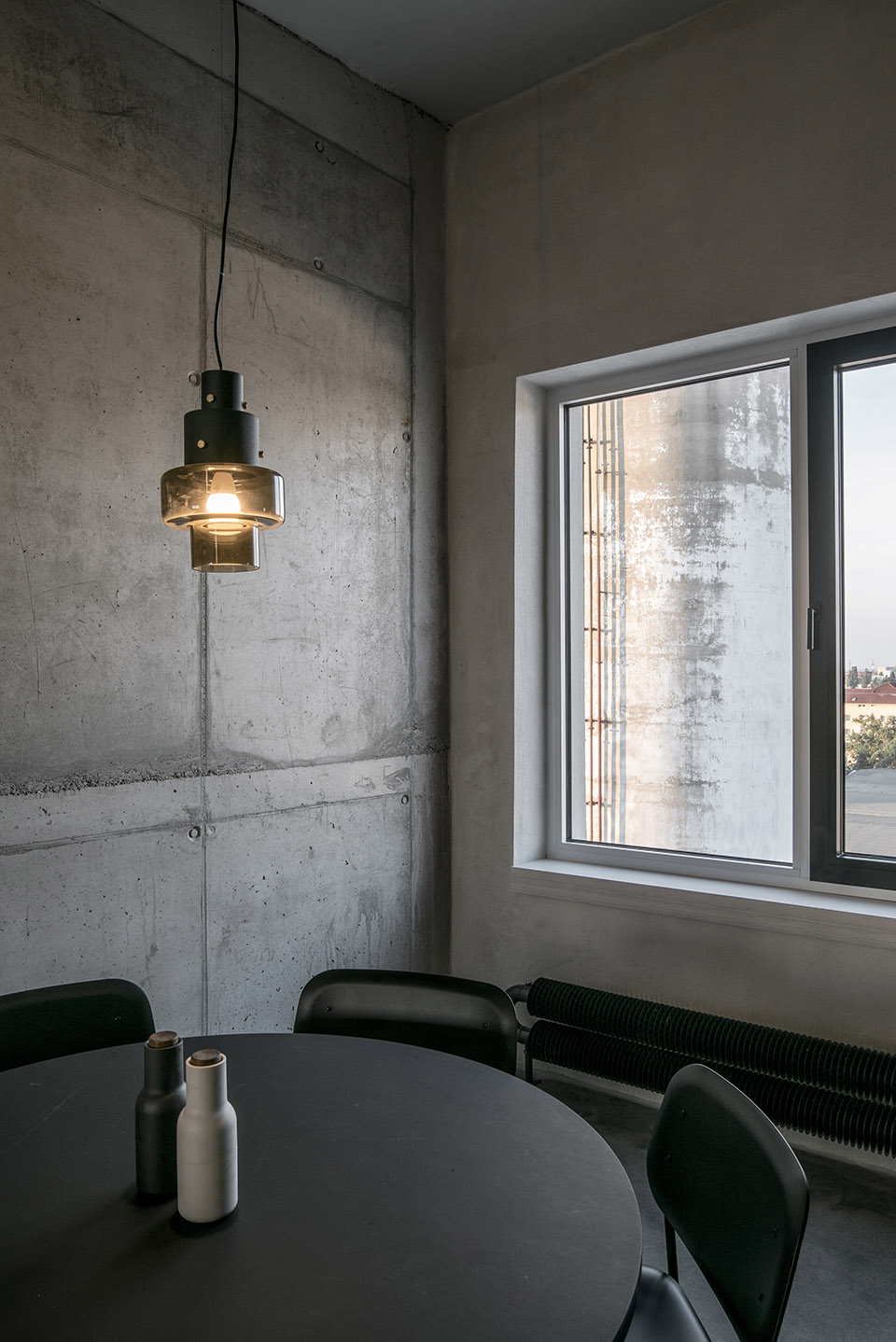 Mlynica loft apartment by Juraj Hubinský & Kuklica Smerek Architekti ...