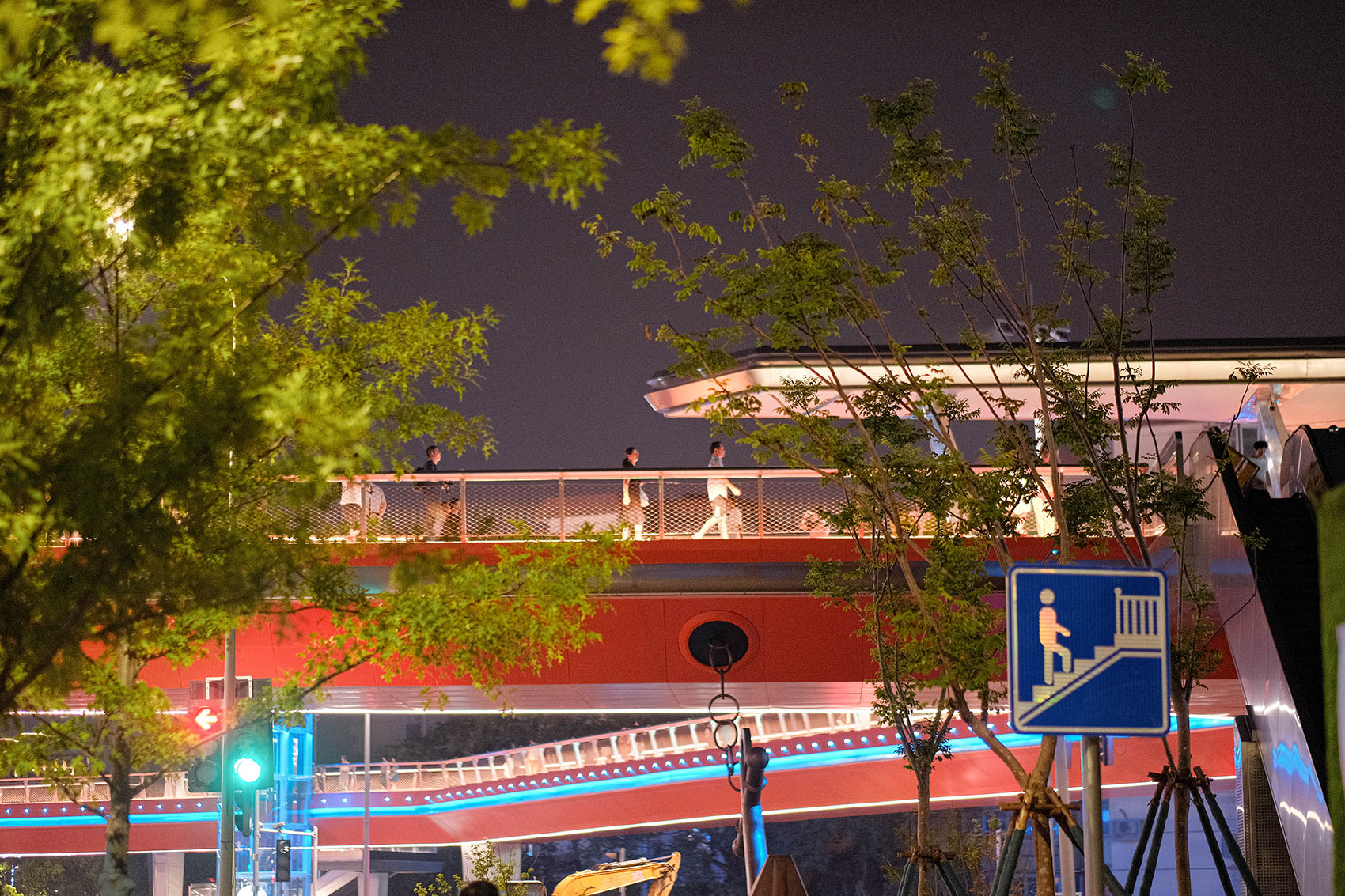 “浮遊岛”兴宁路人行过街天桥，宁波 / CCA悉筑 - 谷德设计网