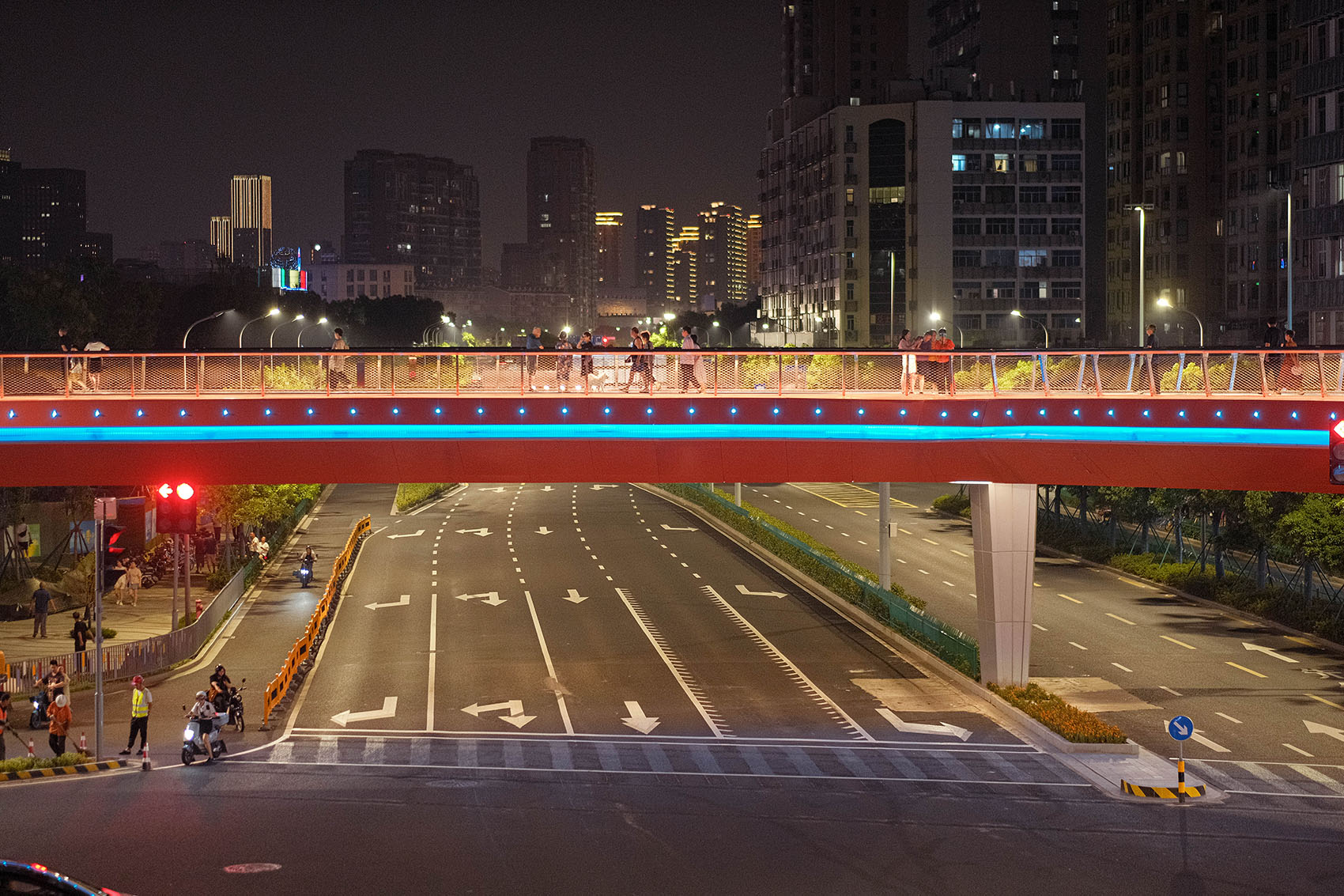 ”Floating Island” Xingning Road Pedestrian Overpass by Creationary City ...