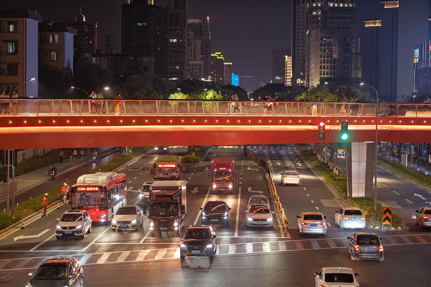 ”Floating Island” Xingning Road Pedestrian Overpass by Creationary City ...