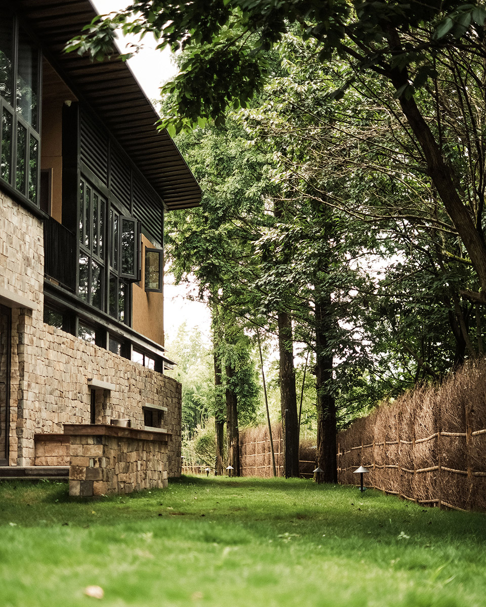 Refuge Moganshan, China by Studio Ininches - 谷德设计网