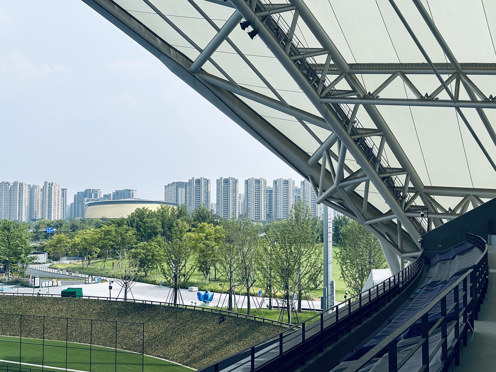 Field Hockey Stadium by Archi-Tectonics - 谷德设计网