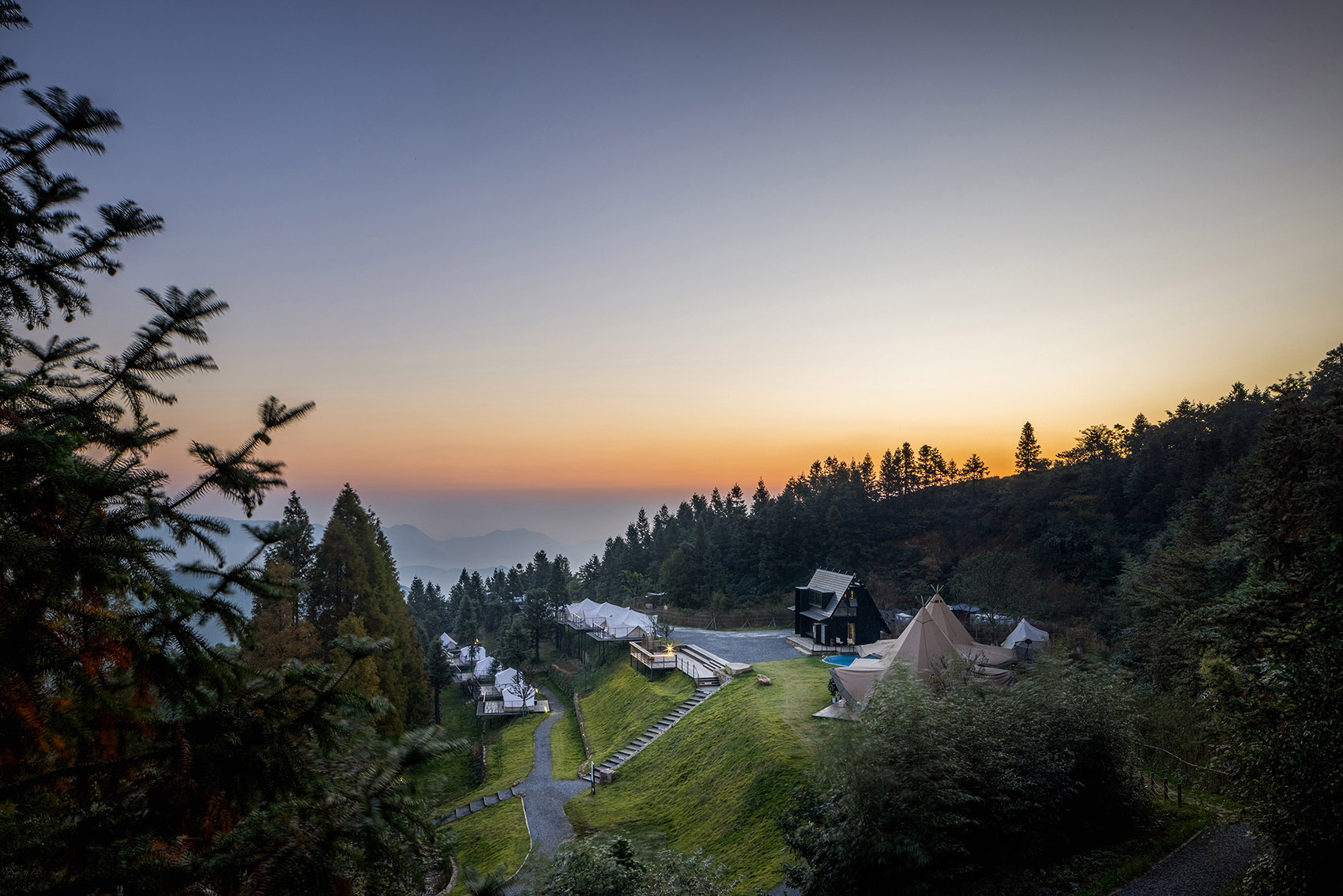 Refuge Moganshan, China by Studio Ininches - 谷德设计网