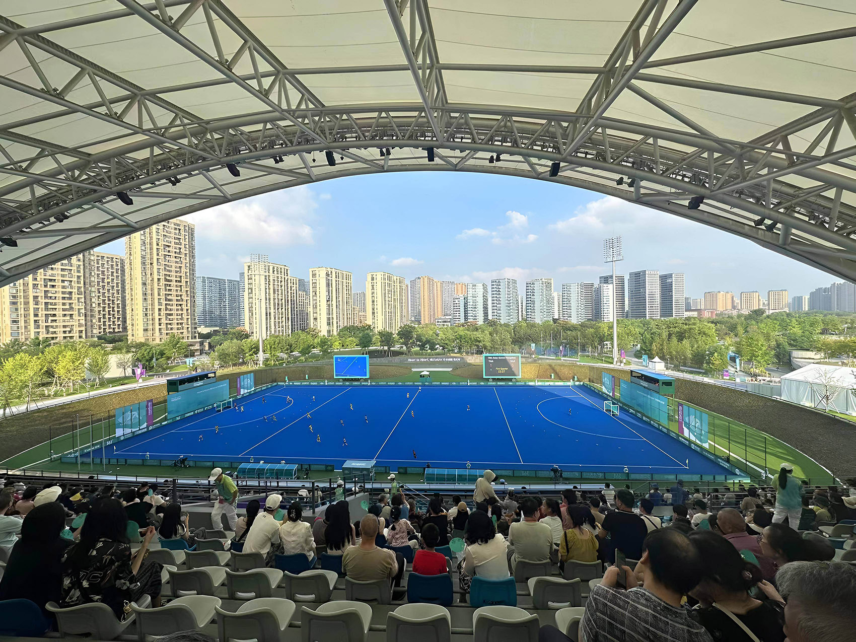 Field Hockey Stadium by Archi-Tectonics - 谷德设计网
