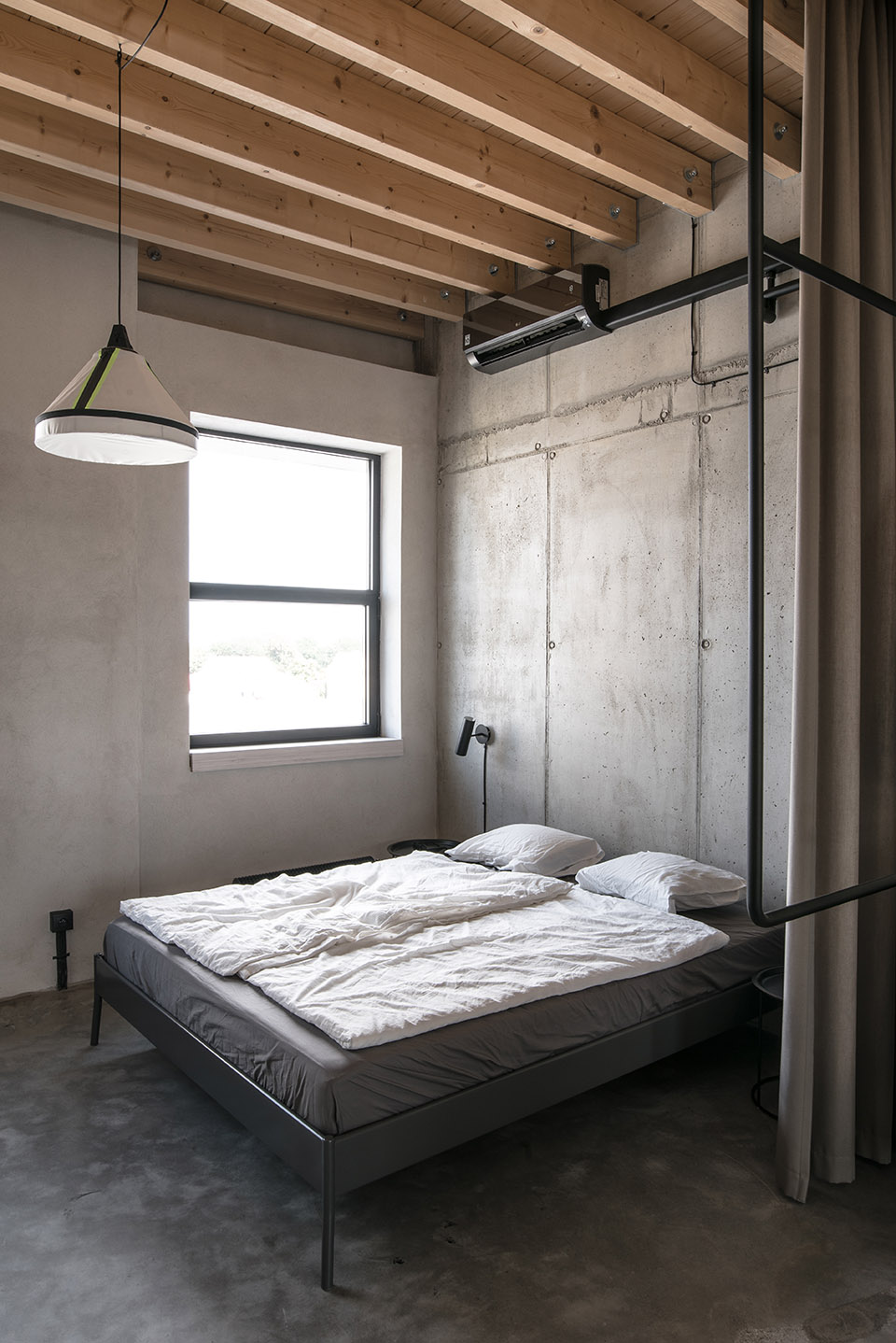 Mlynica loft apartment by Juraj Hubinský & Kuklica Smerek Architekti ...