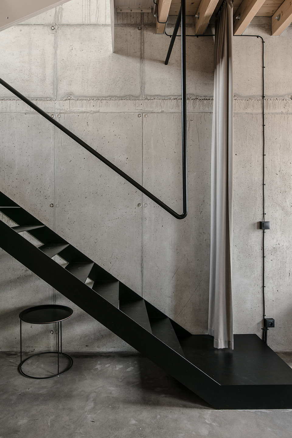 Mlynica loft apartment by Juraj Hubinský & Kuklica Smerek Architekti ...