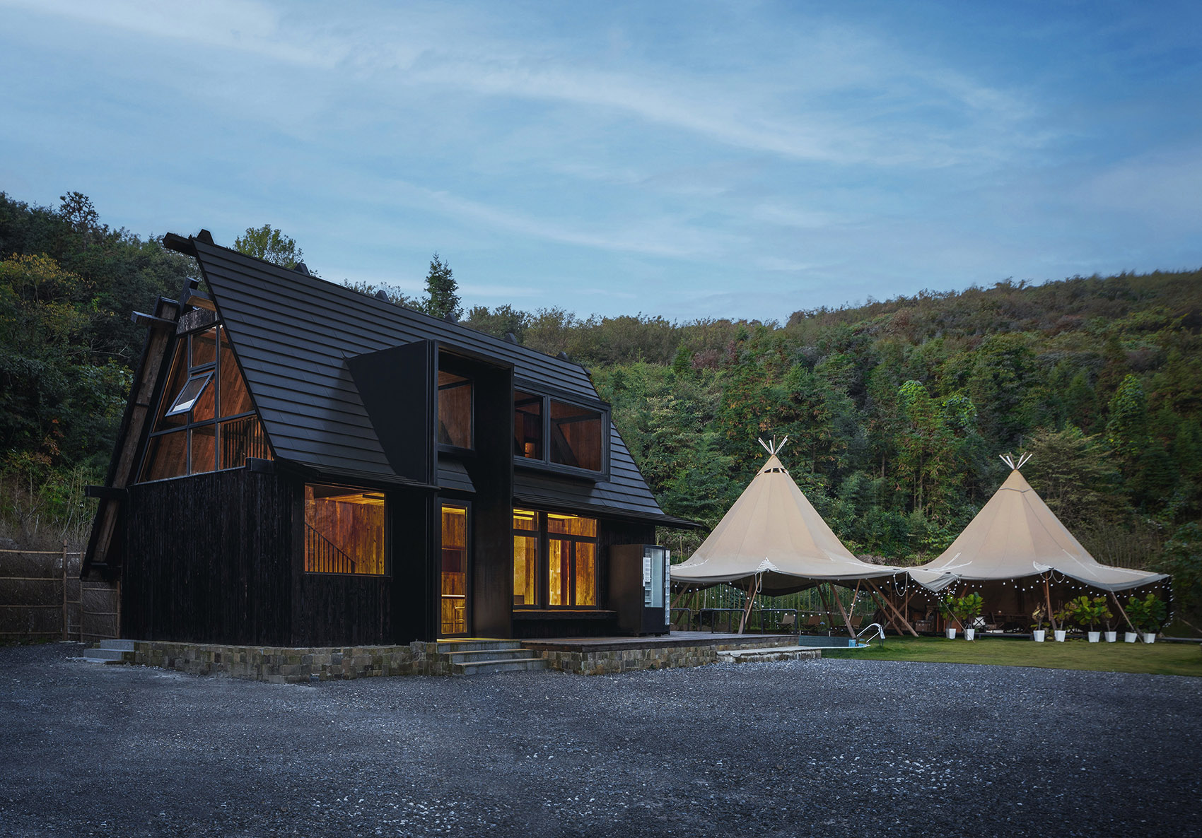 Refuge Moganshan, China by Studio Ininches - 谷德设计网