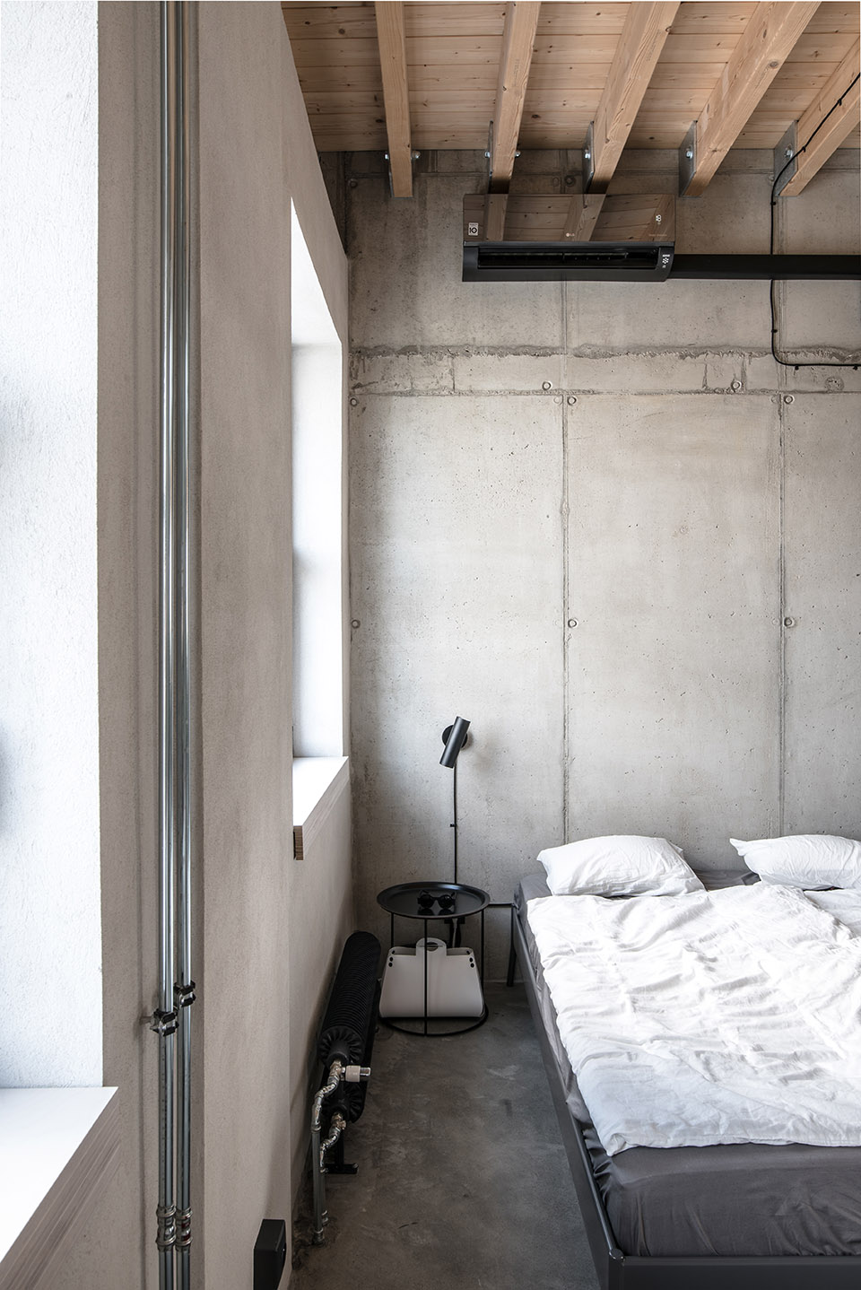 Mlynica loft apartment by Juraj Hubinský & Kuklica Smerek Architekti ...