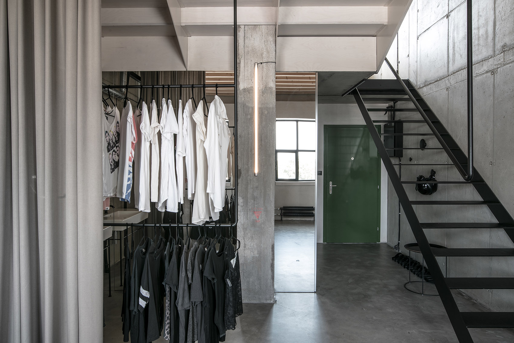 Mlynica loft apartment by Juraj Hubinský & Kuklica Smerek Architekti ...