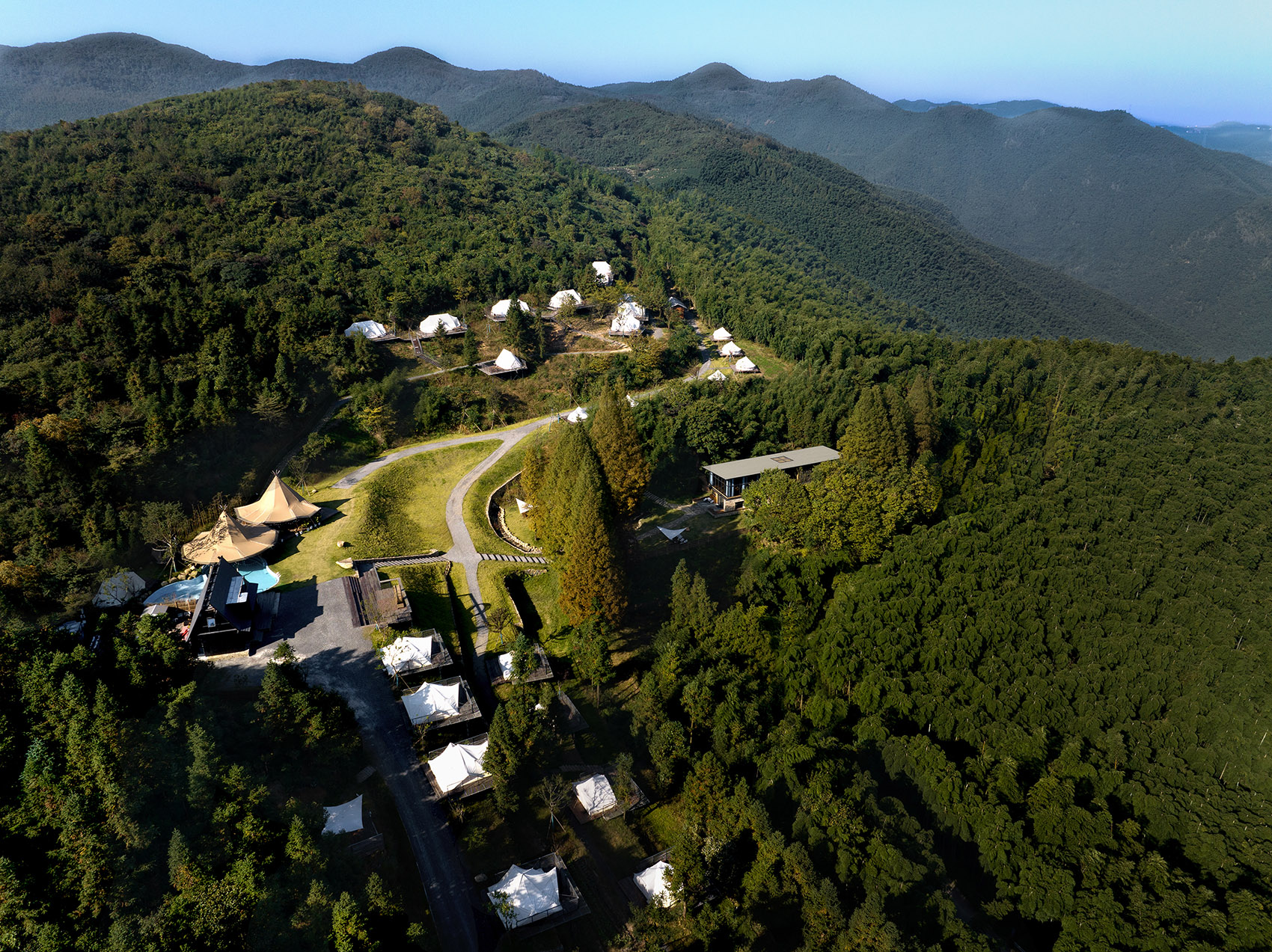 Refuge Moganshan, China by Studio Ininches - 谷德设计网