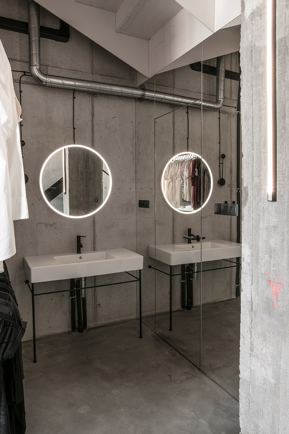 Mlynica loft apartment by Juraj Hubinský & Kuklica Smerek Architekti ...
