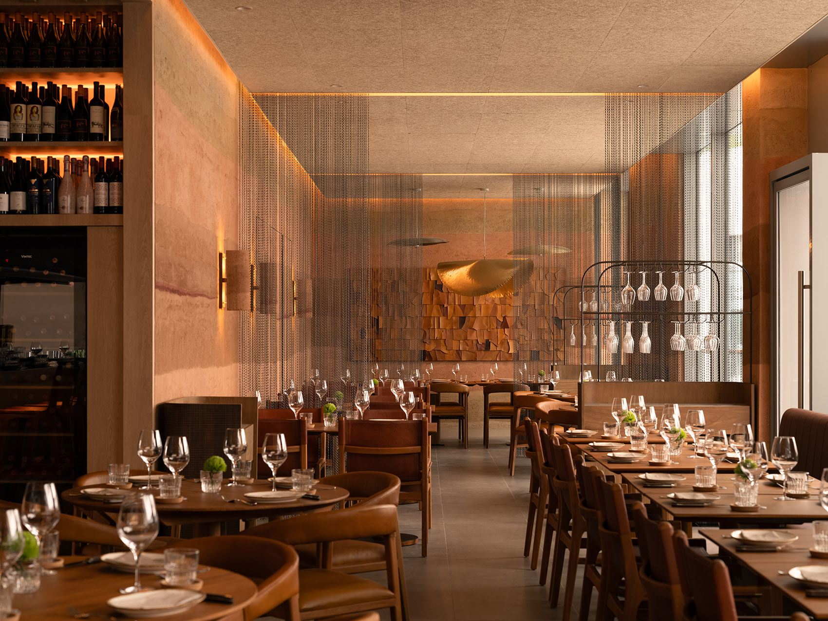 Fireplace restaurant by Hot Design Folks studio - 谷德设计网