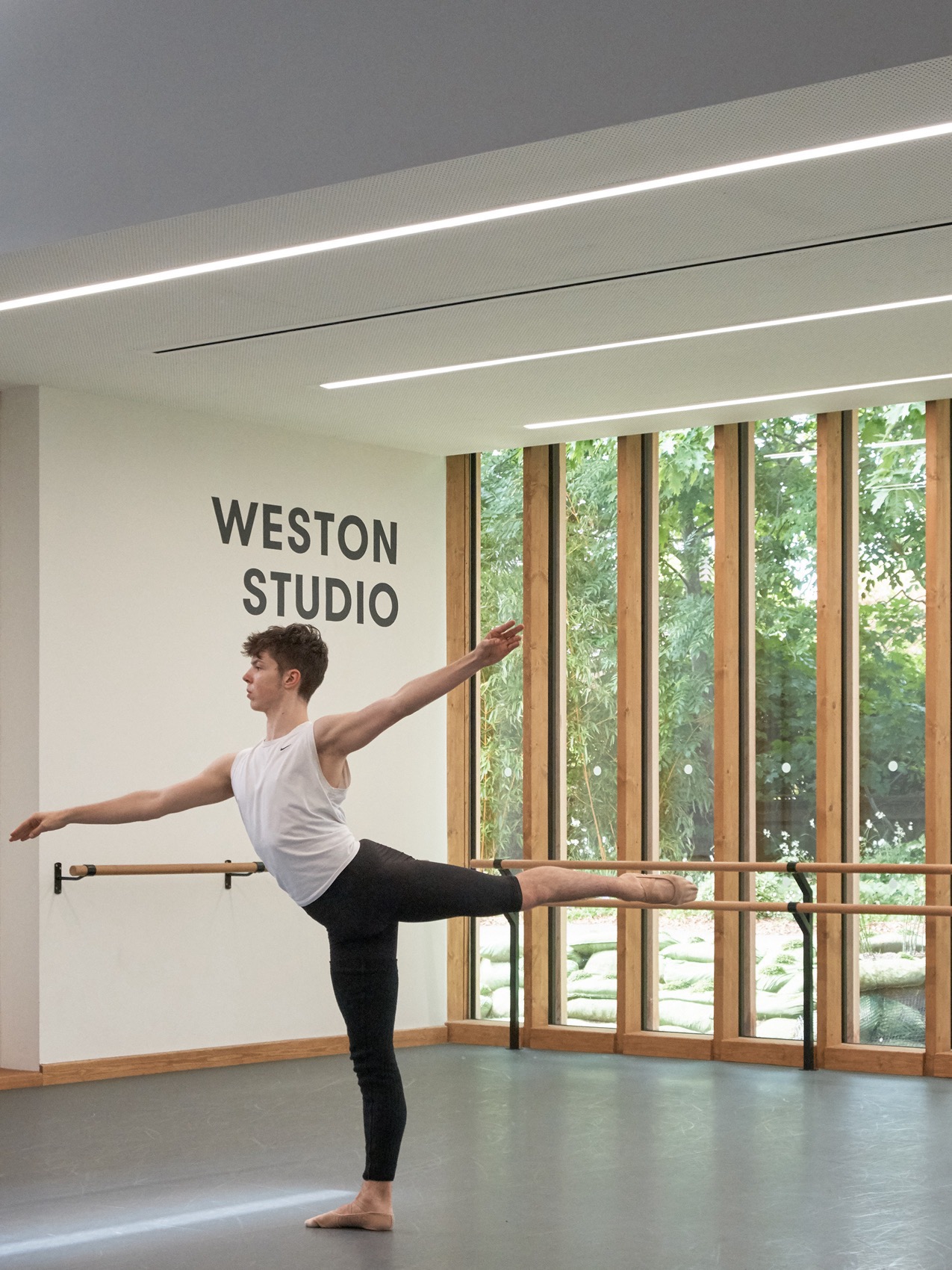 Weston Studio Rambert Ballet School by MICA - 谷德设计网