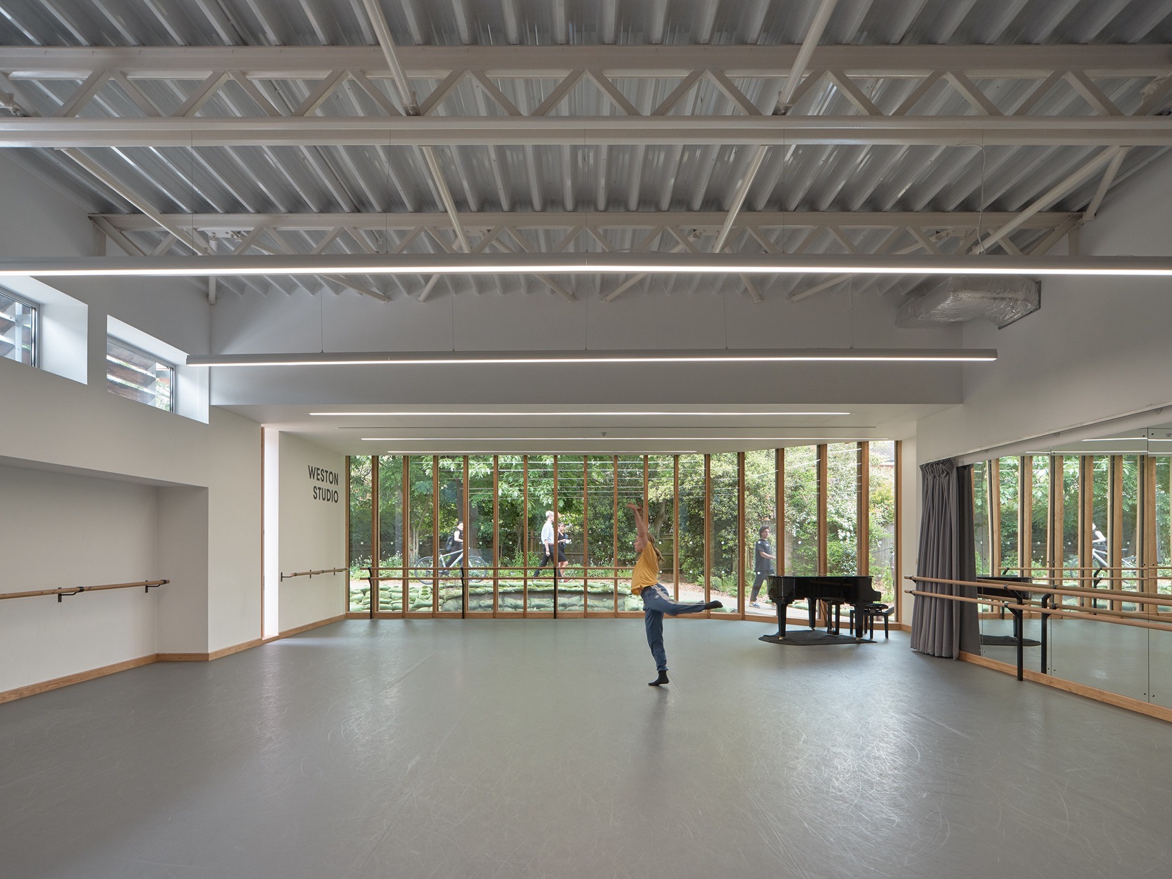 Weston Studio Rambert Ballet School by MICA - 谷德设计网