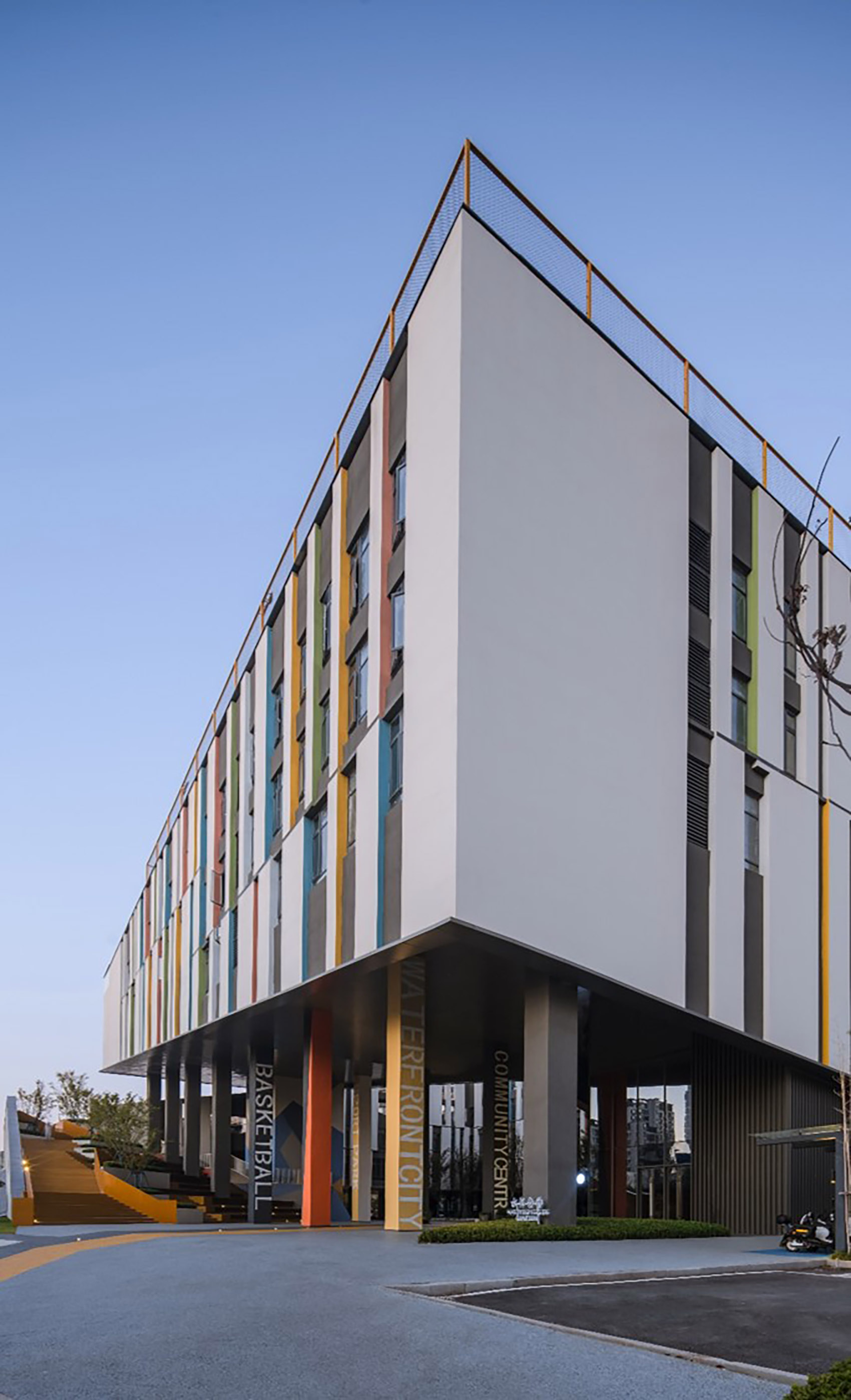 OCT Vanke Century Waterfront Community Service Center by SHUISHI - 谷德设计网