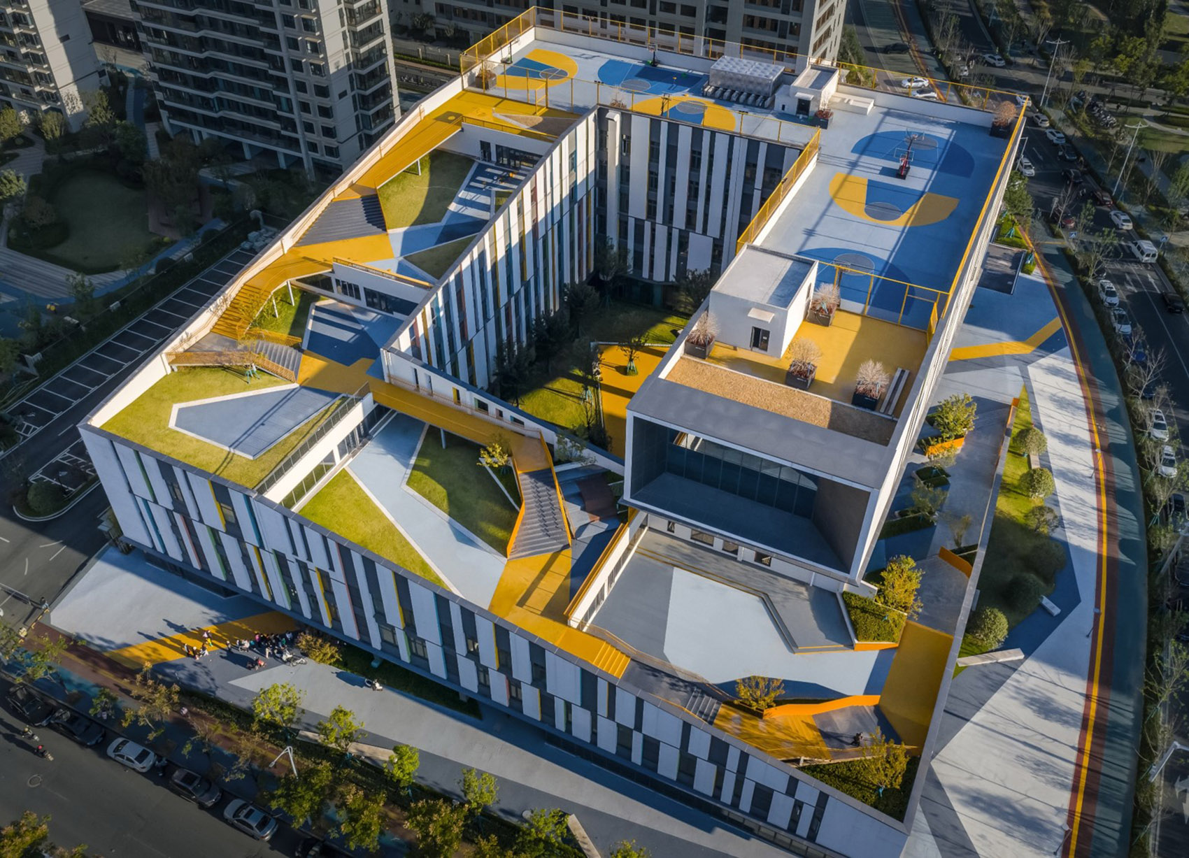 OCT Vanke Century Waterfront Community Service Center by SHUISHI - 谷德设计网