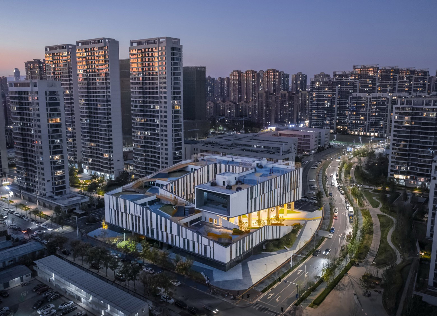 OCT Vanke Century Waterfront Community Service Center by SHUISHI - 谷德设计网