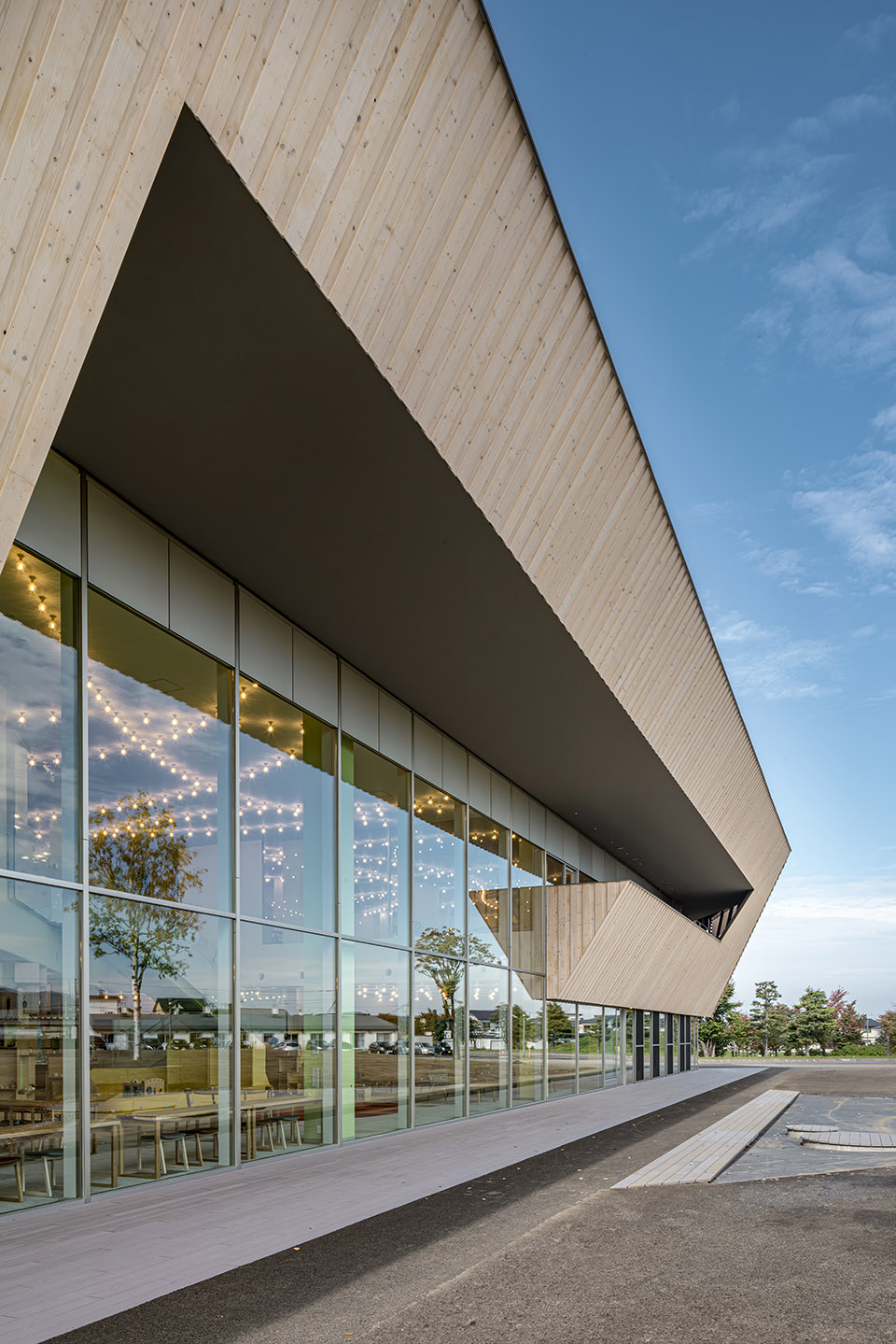 Higashikawa Town Community Plaza “SORAIRO” by Kengo Kuma and Associates ...