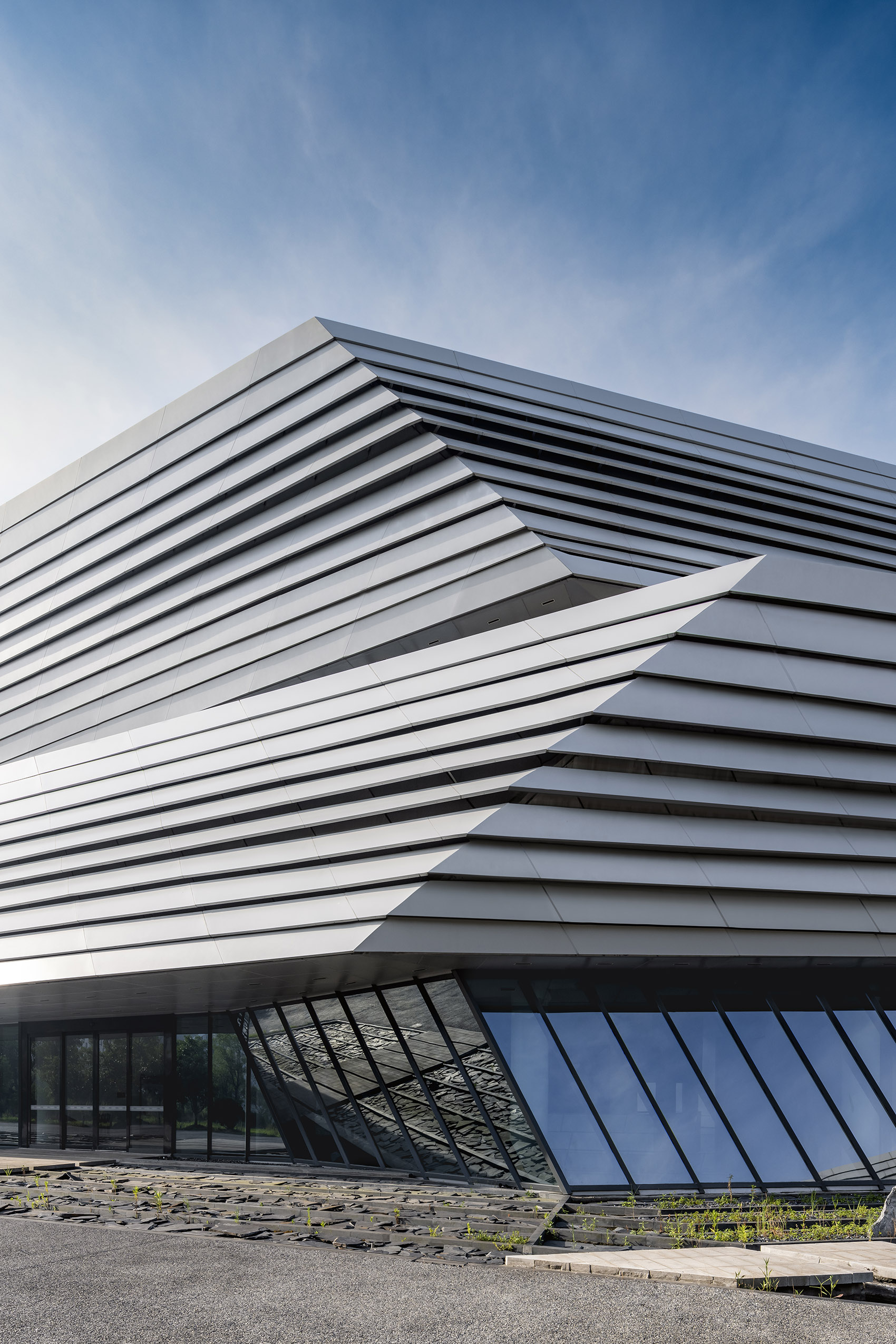 The Cloud Center by CROX - 谷德设计网