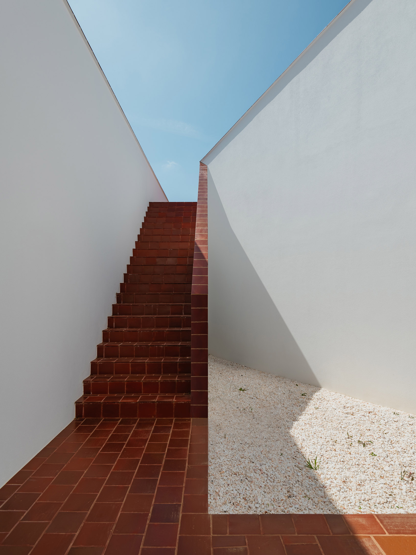 Valley House by Volume Architecture Lisbon Studio - 谷德设计网