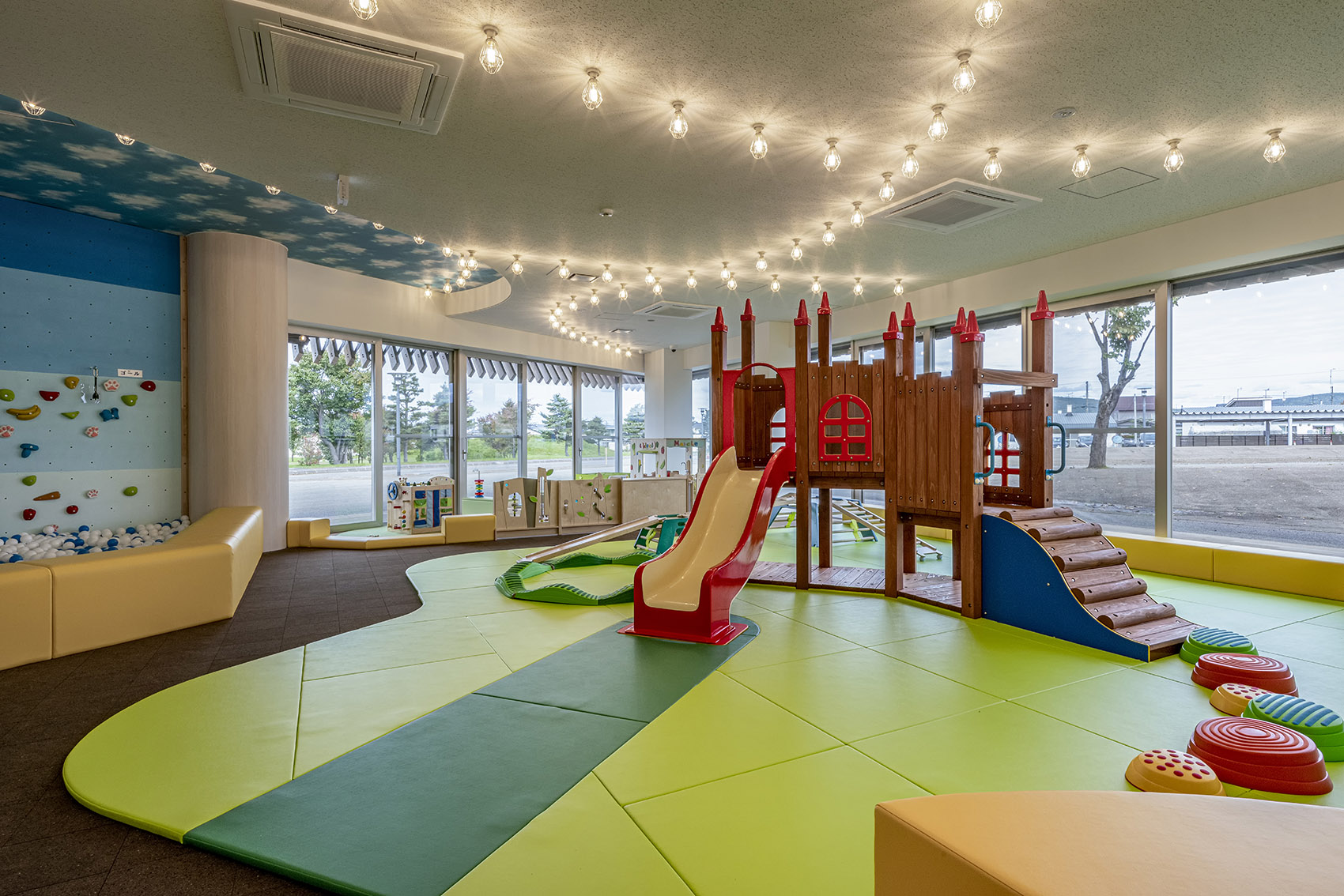 Higashikawa Town Community Plaza “SORAIRO” by Kengo Kuma and Associates ...