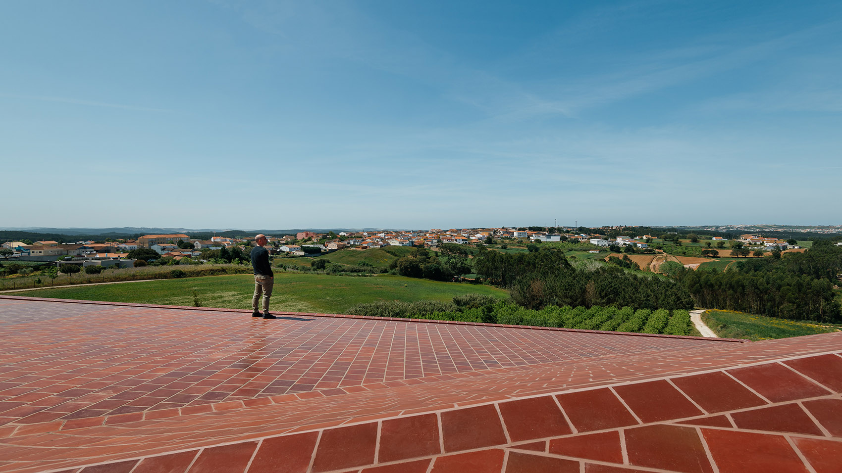 Valley House by Volume Architecture Lisbon Studio - 谷德设计网