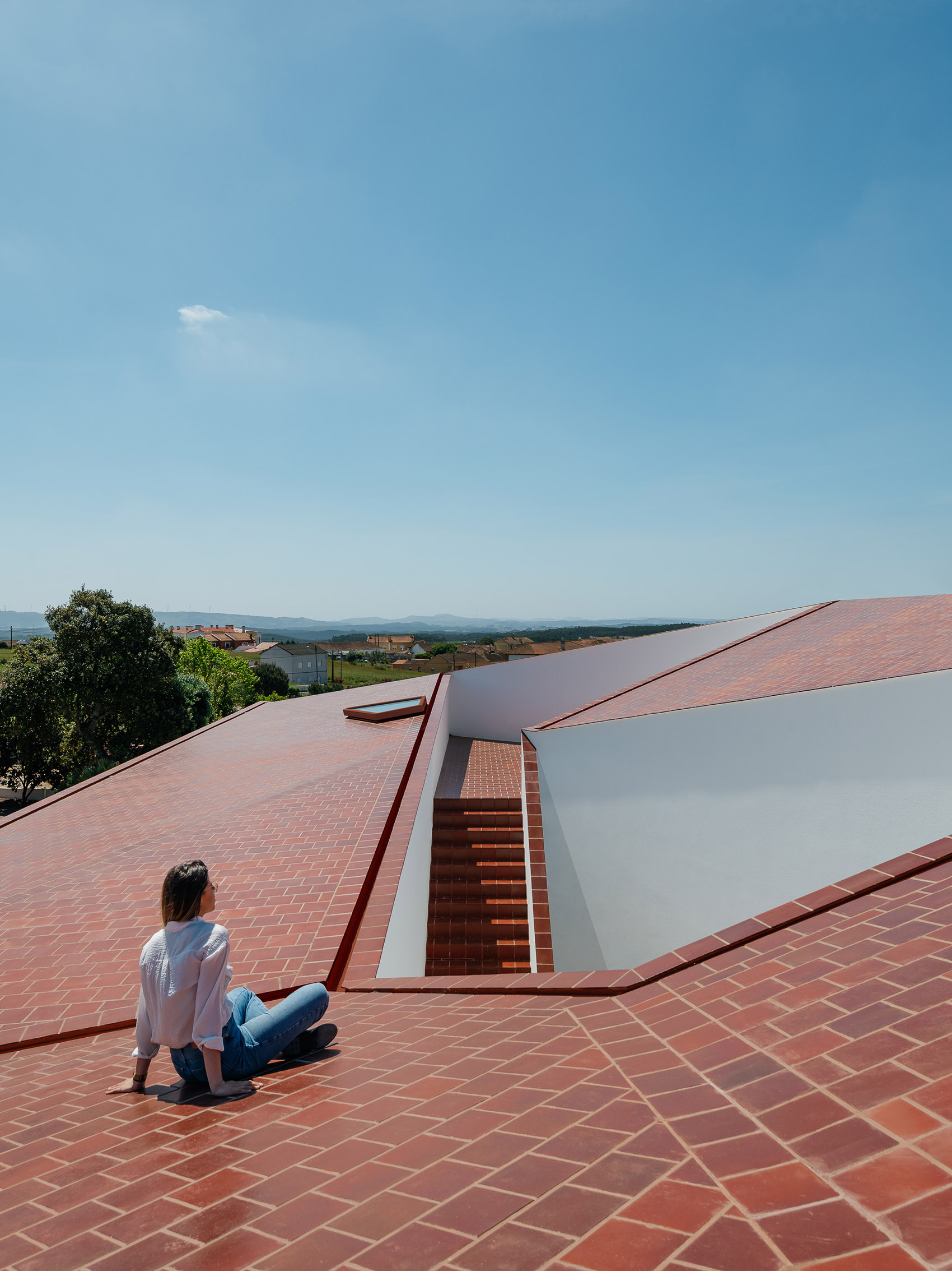 Valley House by Volume Architecture Lisbon Studio - 谷德设计网