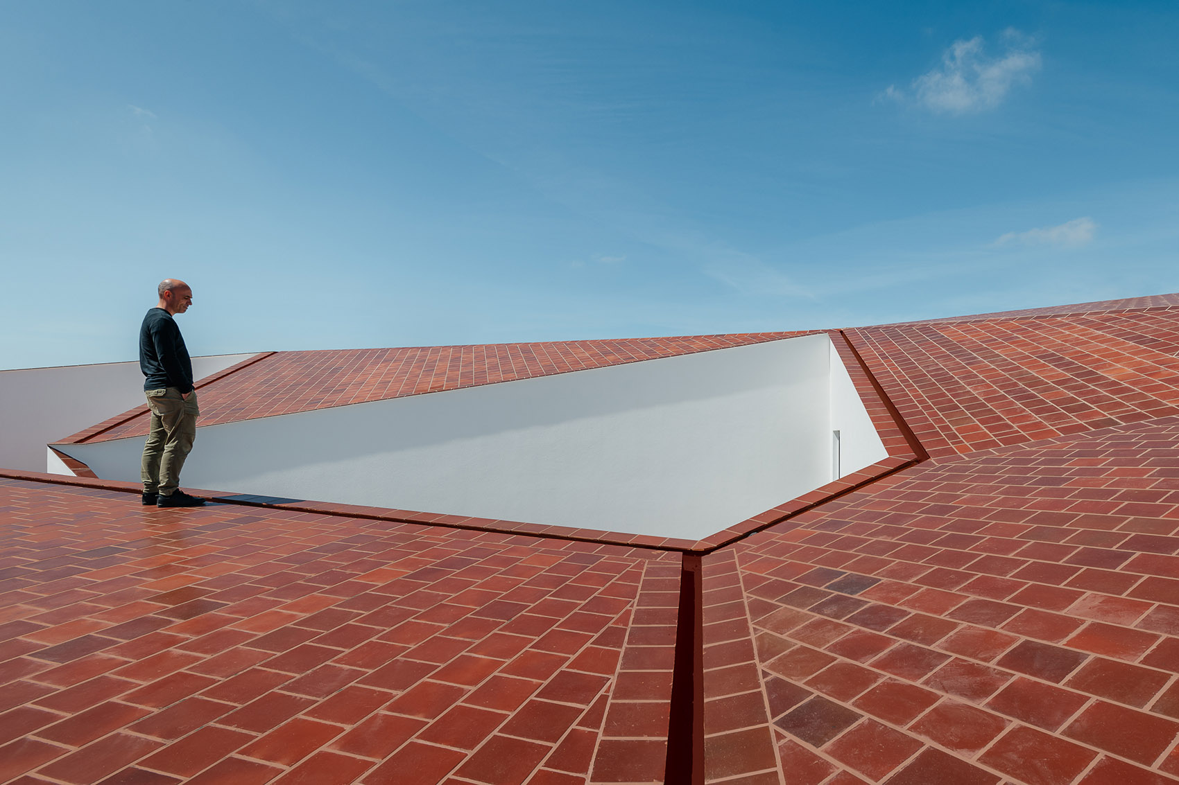 Valley House by Volume Architecture Lisbon Studio - 谷德设计网