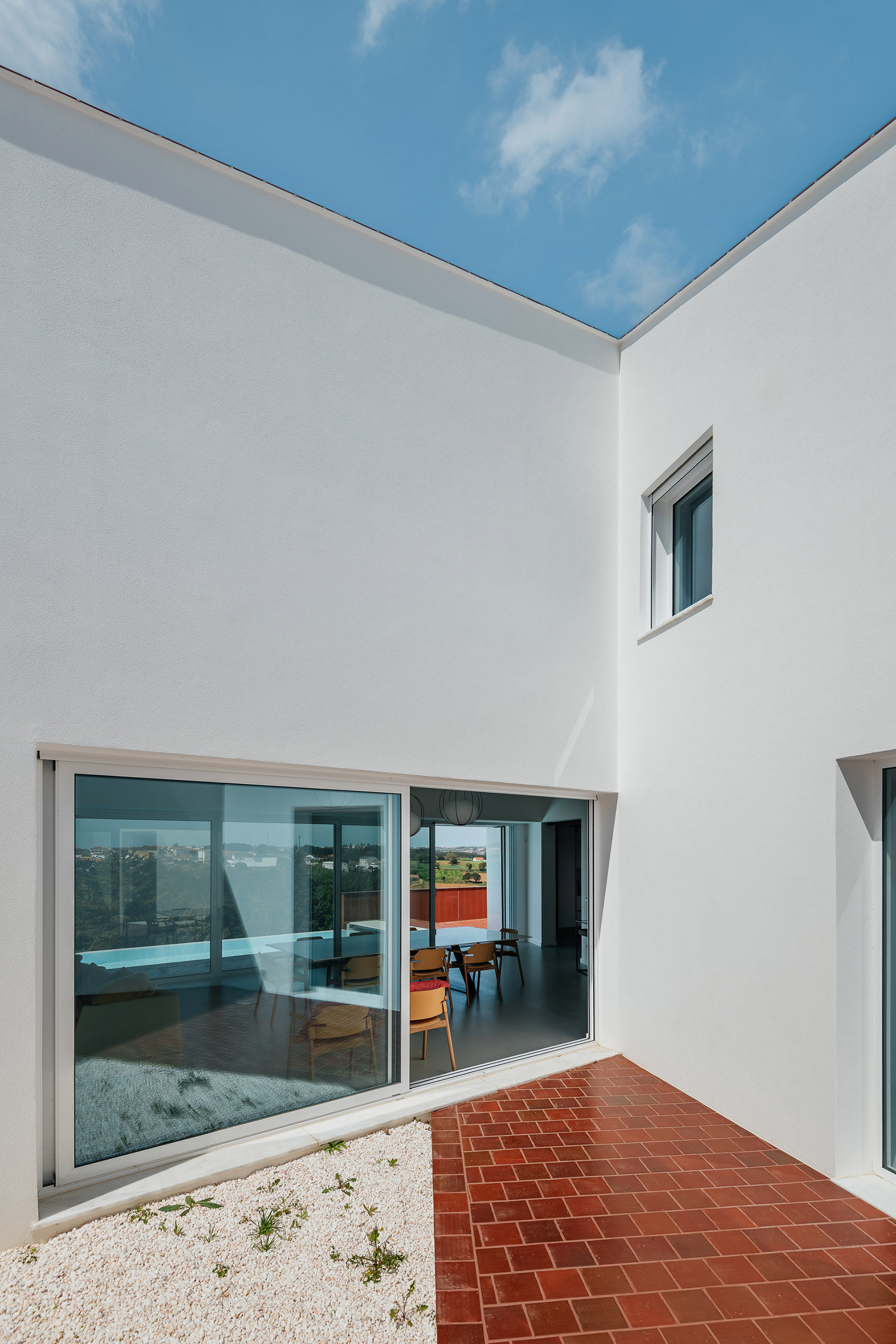 Valley House by Volume Architecture Lisbon Studio - 谷德设计网