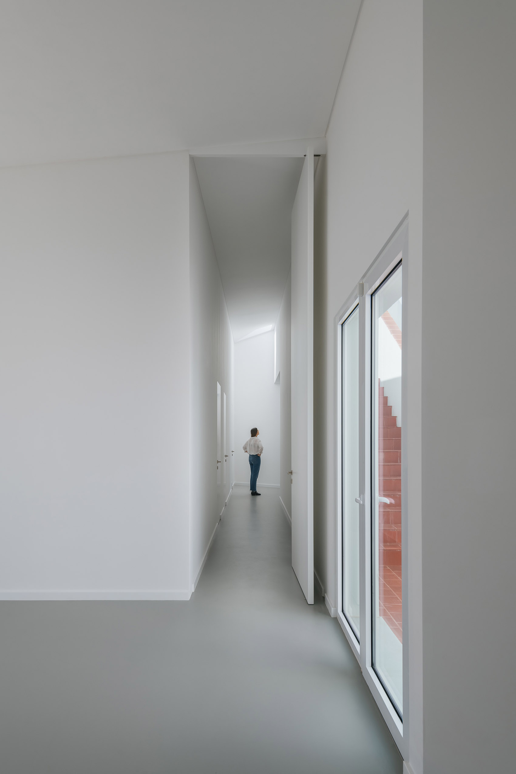 Valley House by Volume Architecture Lisbon Studio - 谷德设计网