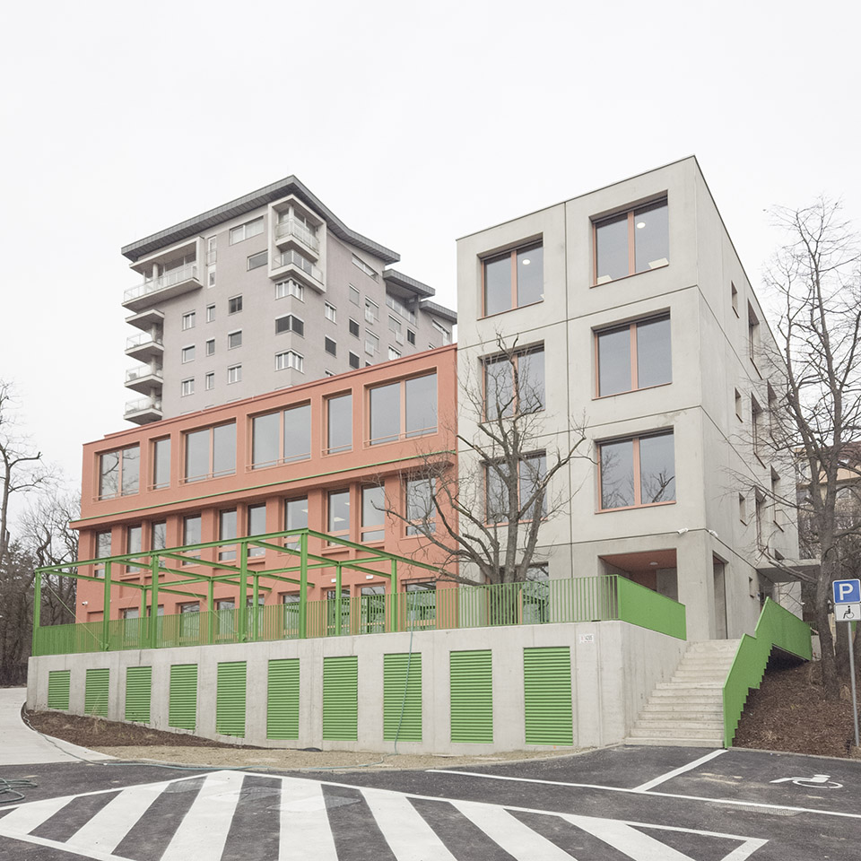 CADROVA-AOCR by Michal Vršanský architekt - 谷德设计网