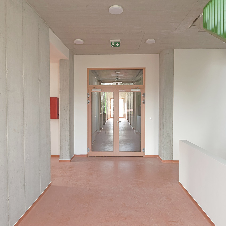 CADROVA-AOCR by Michal Vršanský architekt - 谷德设计网