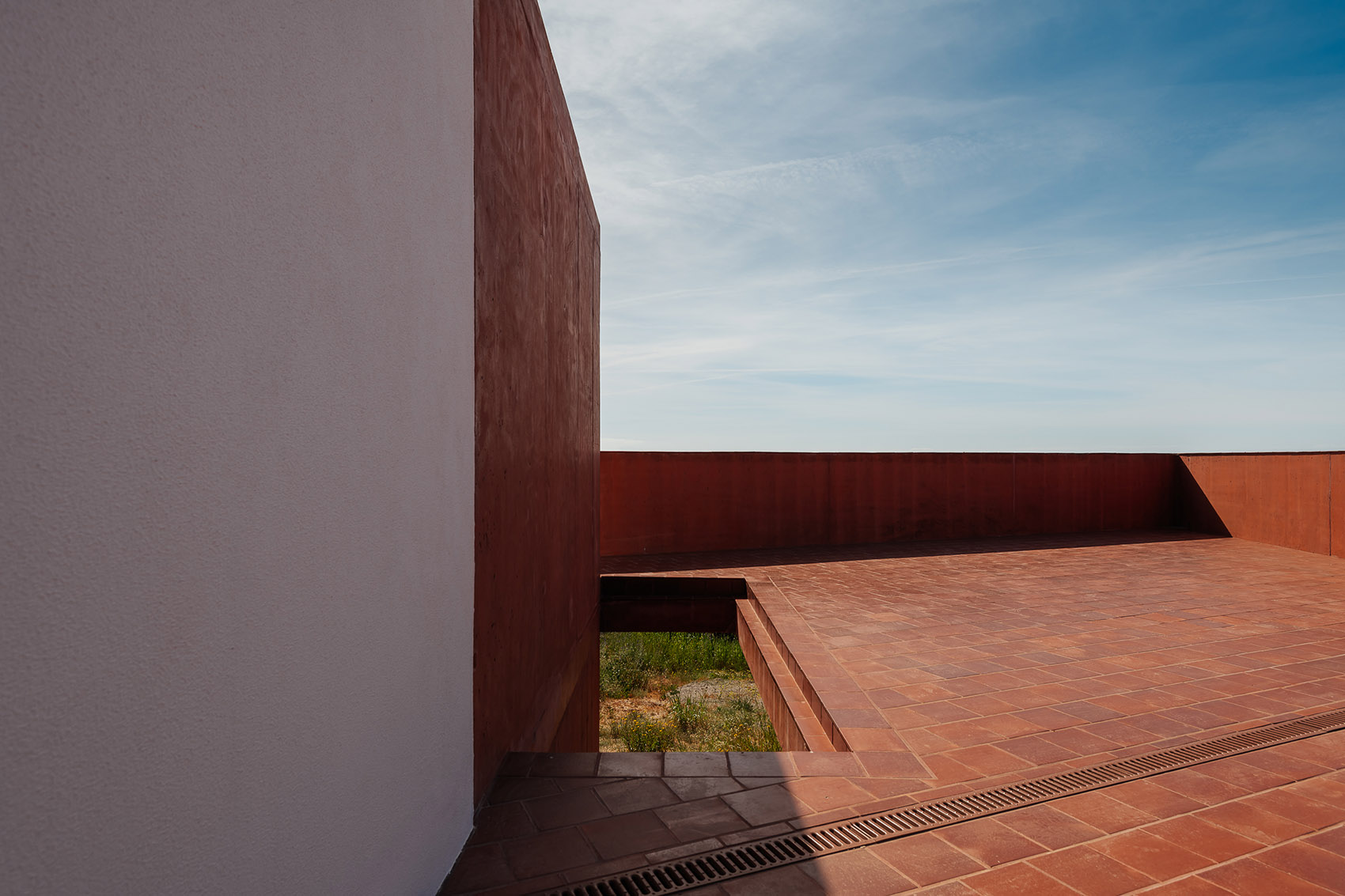 Valley House by Volume Architecture Lisbon Studio - 谷德设计网