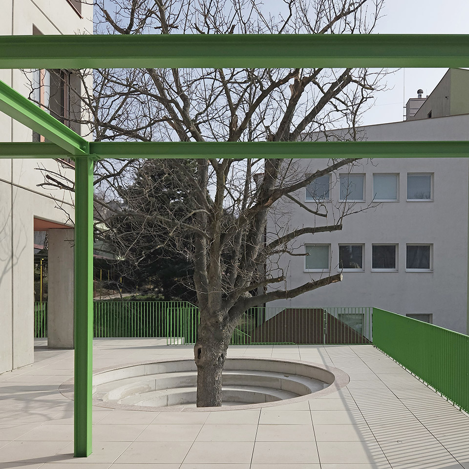 CADROVA-AOCR by Michal Vršanský architekt - 谷德设计网