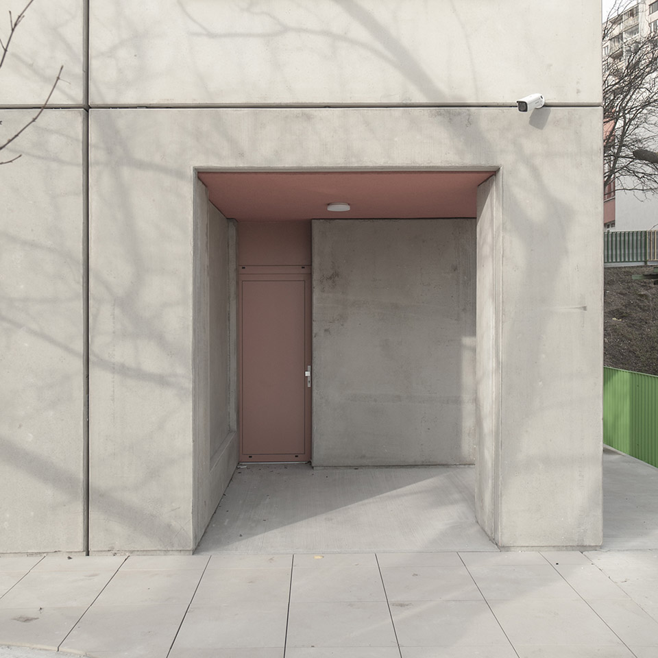 CADROVA-AOCR by Michal Vršanský architekt - 谷德设计网