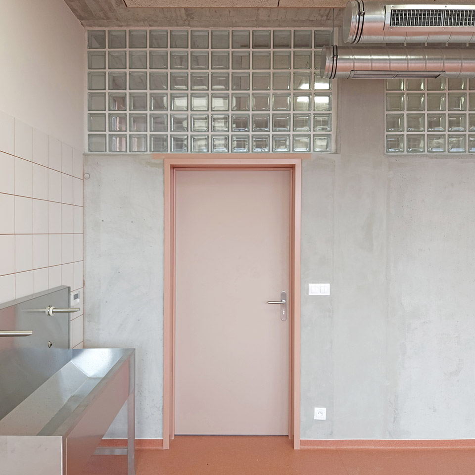 CADROVA-AOCR by Michal Vršanský architekt - 谷德设计网