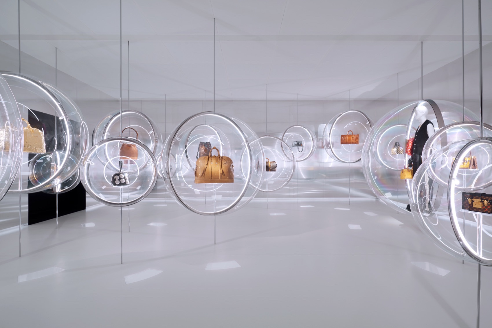 VISIONARY JOURNEYS Exhibition for Louis Vuitton in Bangkok - 谷德设计网