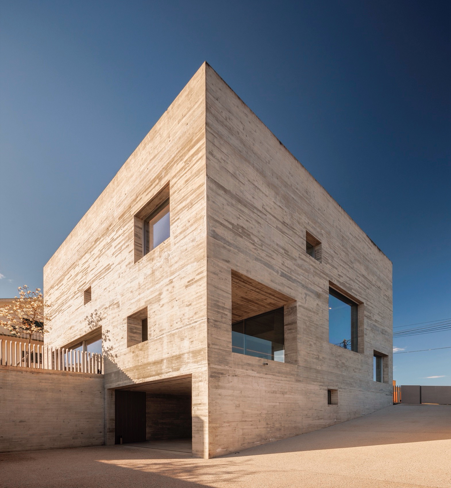 SV House in Portuga by Spaceworkers - 谷德设计网