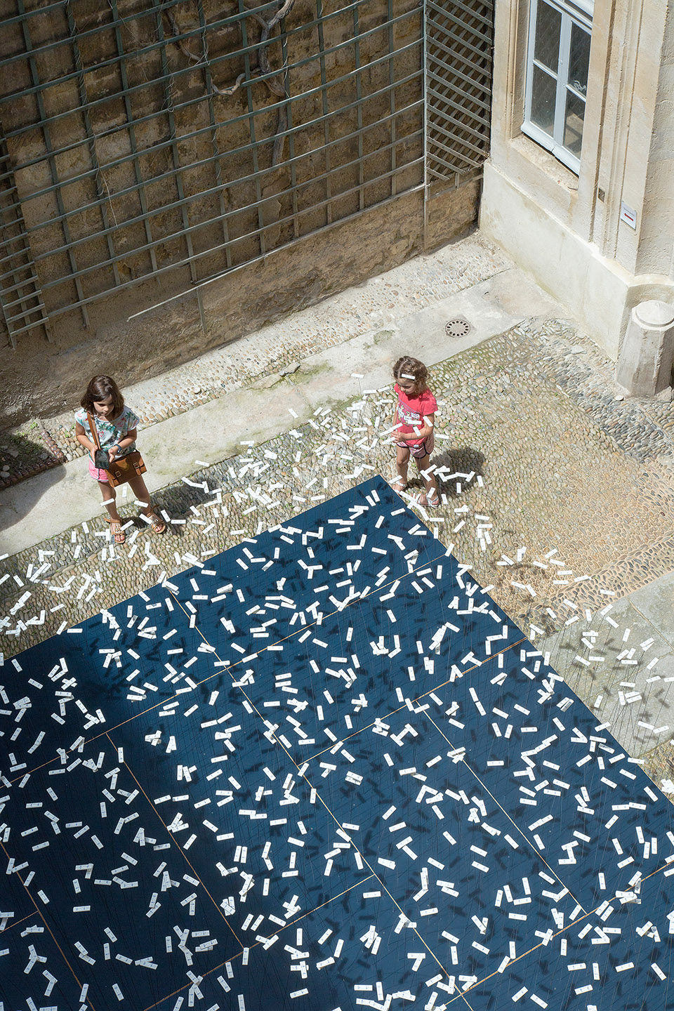 Art Installation from Recycled COVID-19 Tests by Subset - 谷德设计网