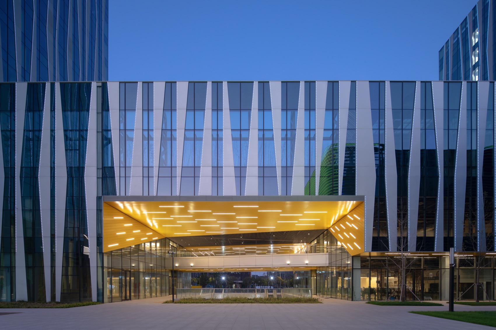 Shanghai Lingang High Live Fun Innovation Complex Phase III by FTA group GmBH - 谷德设计网