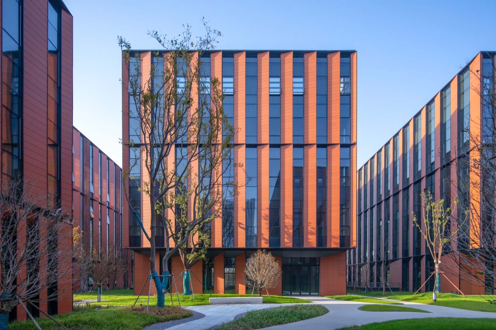 Shanghai Lingang High Live Fun Innovation Complex Phase III by FTA group GmBH - 谷德设计网